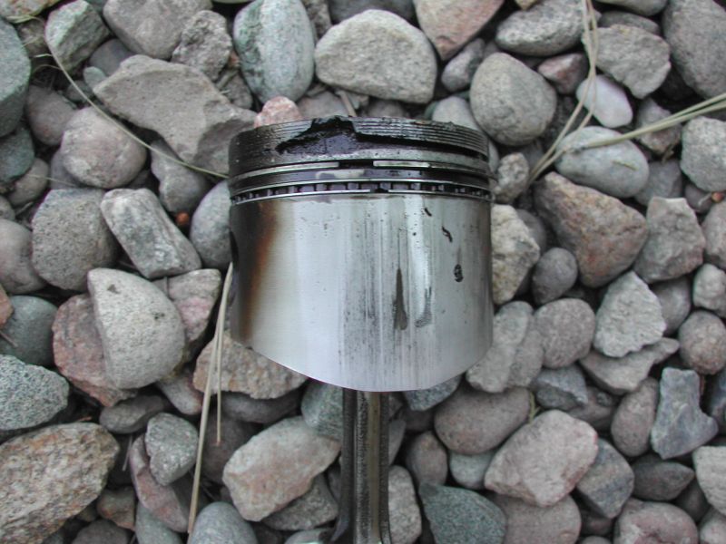 Damn! Scuffed Piston Skirts! - Page 3 |﻿ BMW 2002 and other '02