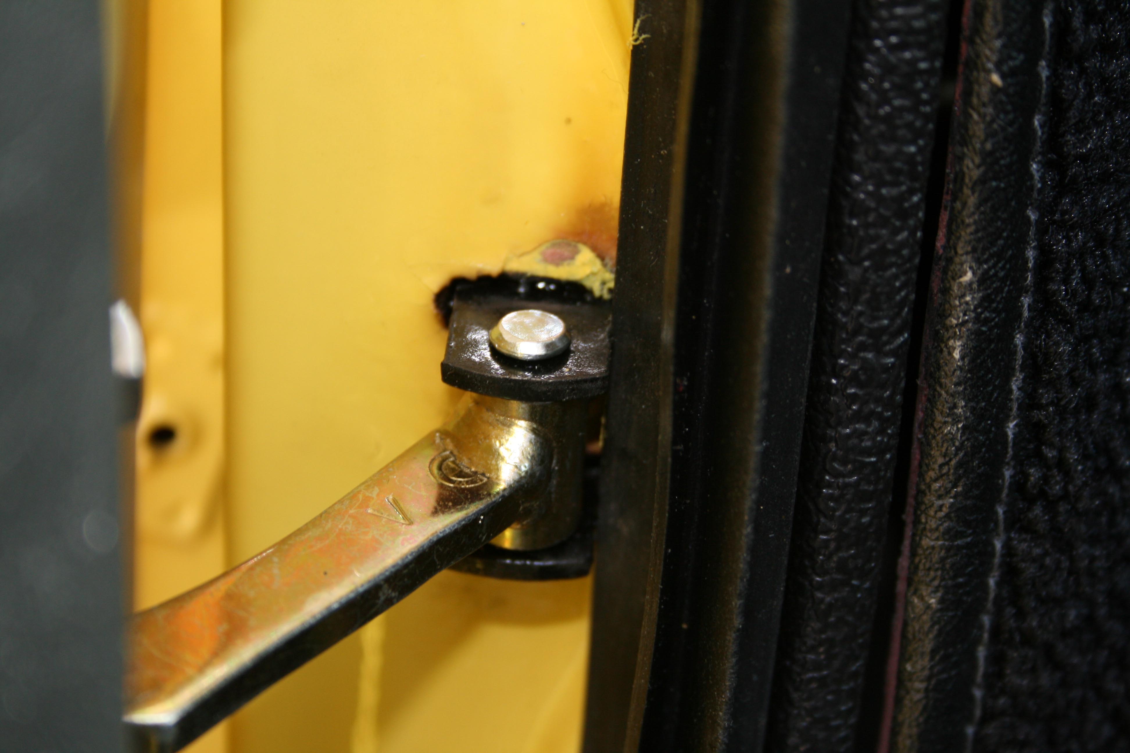 Broken door U shaped thingy - Page 2 |﻿ BMW 2002 and other '02