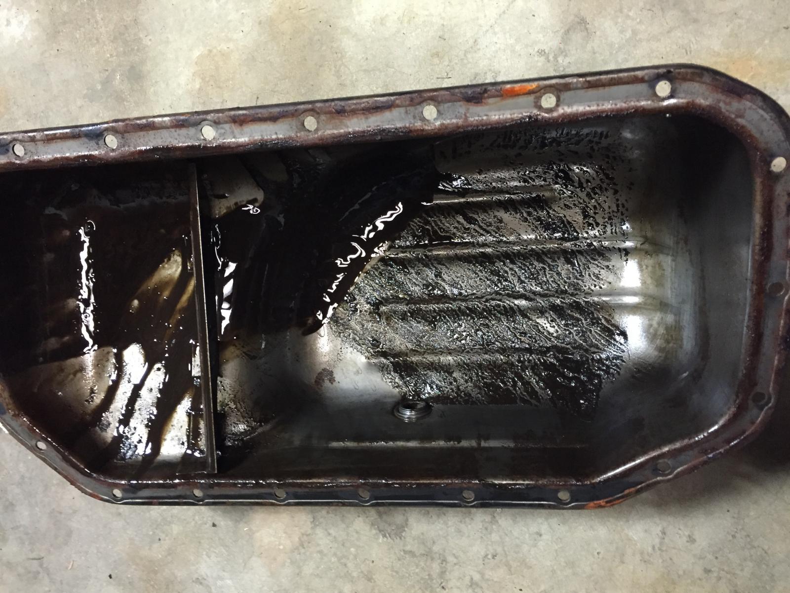 Peek inside the oil pan |﻿ bento's Engine Rebuild