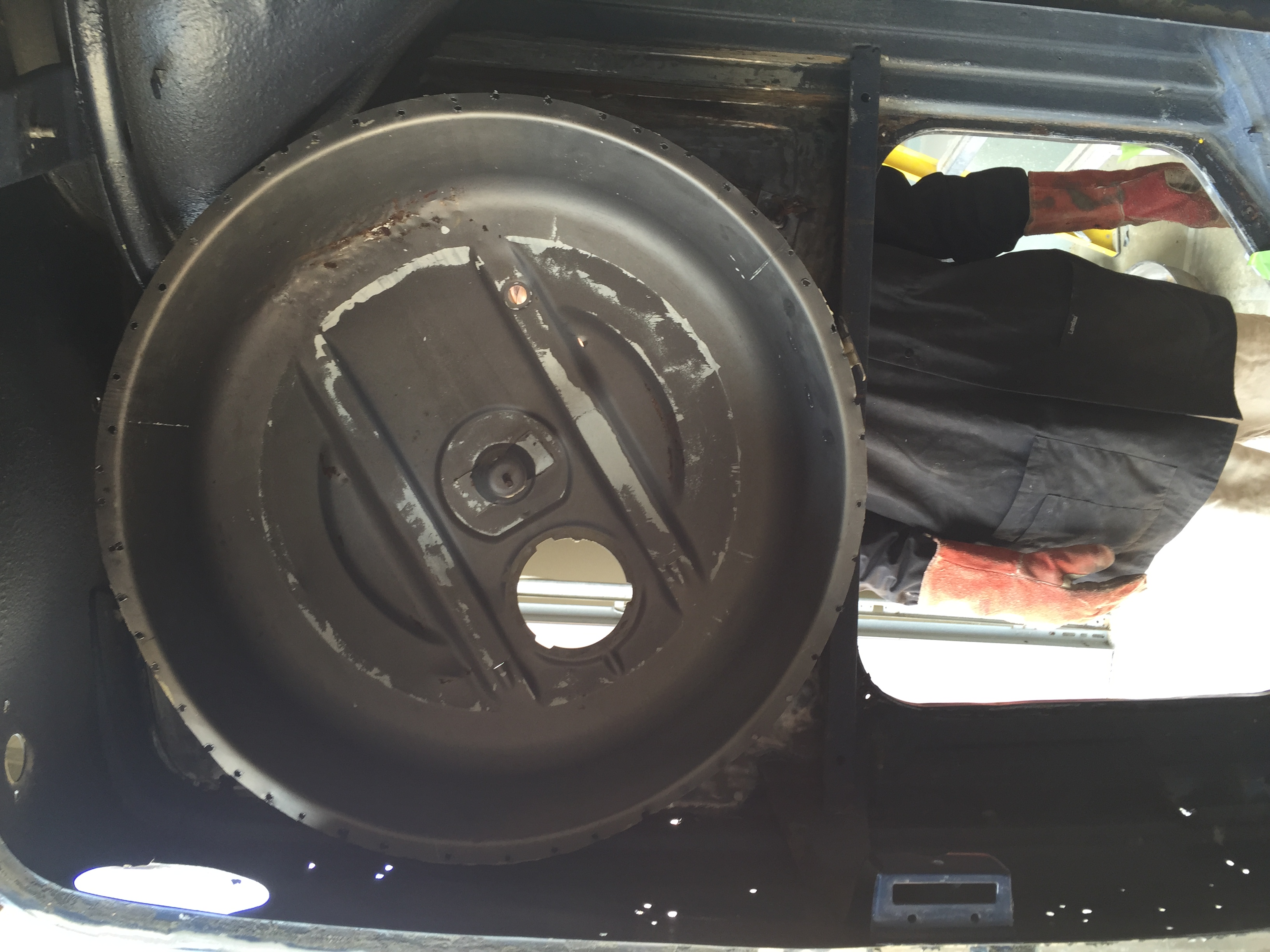 Using a E30 spare tyre well |﻿ BMW 2002 and other '02