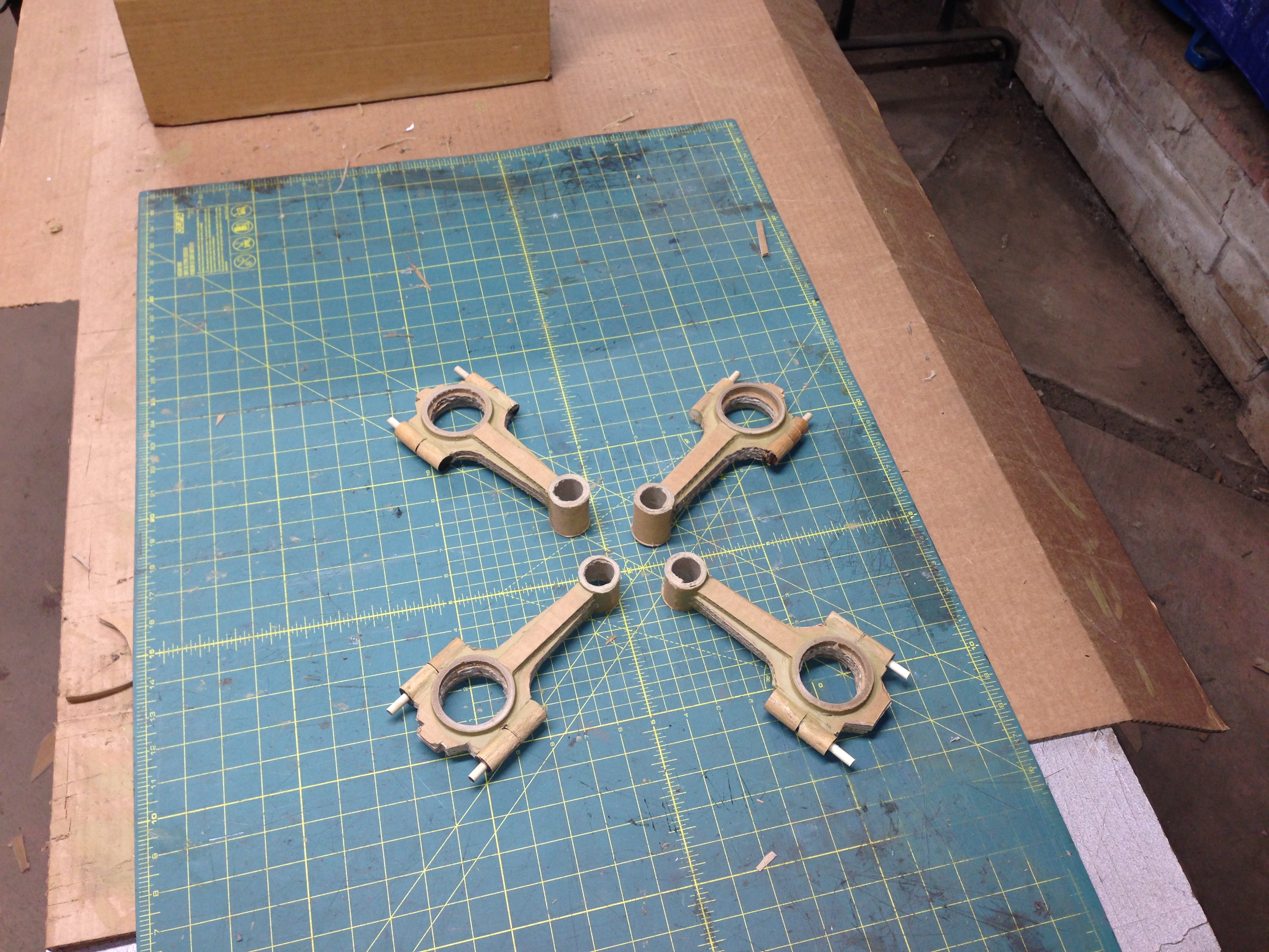 Cardboard M10 pistons and crankshaft build |﻿ Cardboard M10