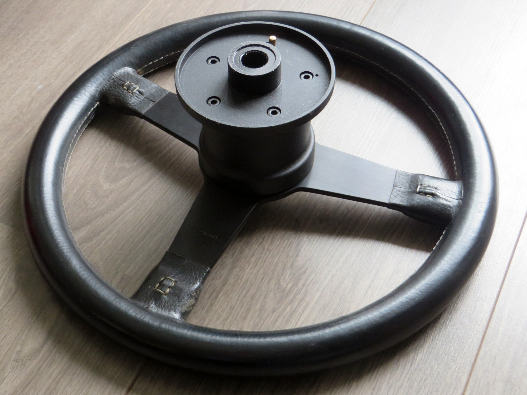 MOMO vintage leather steering wheel 36cm badass and complete with BMW02 ...