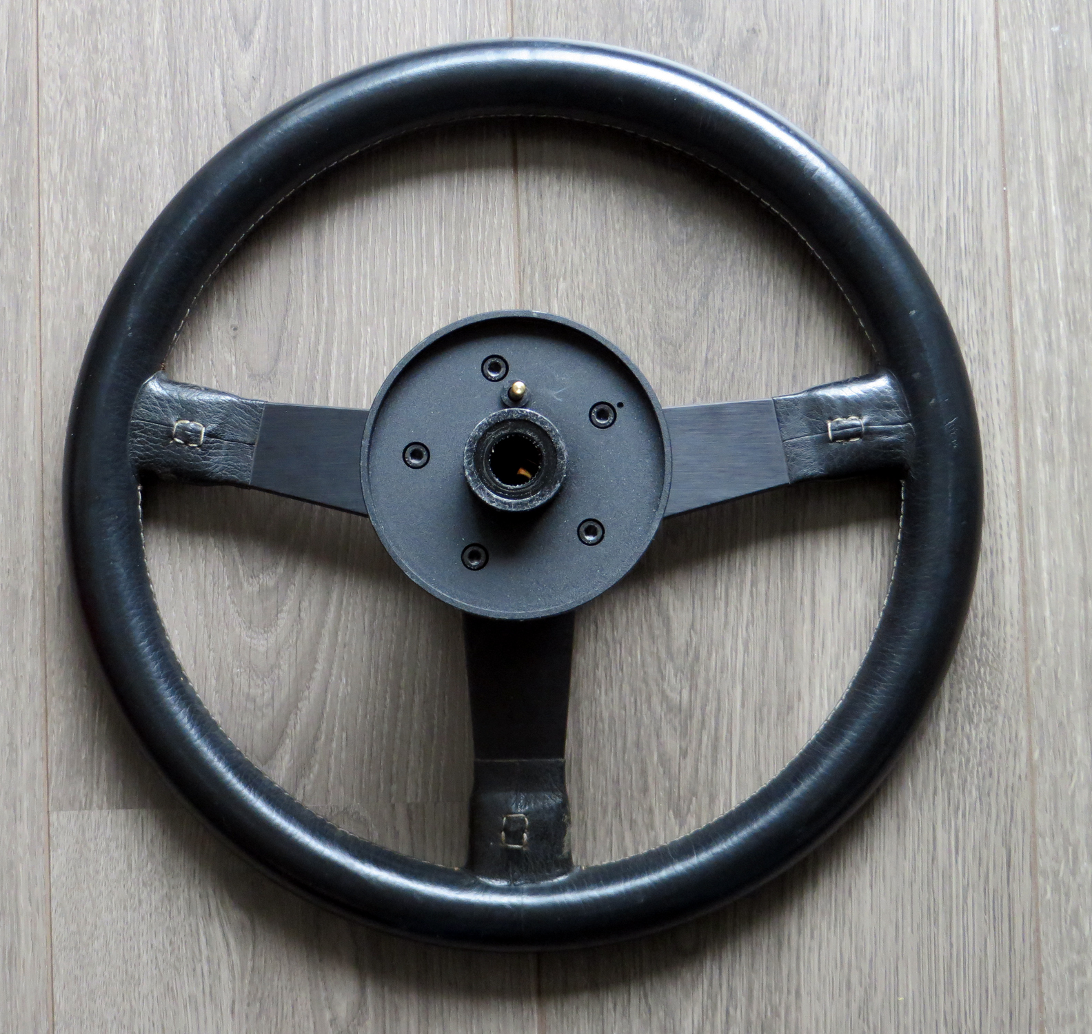 MOMO vintage leather steering wheel 36cm badass and complete with BMW02 ...