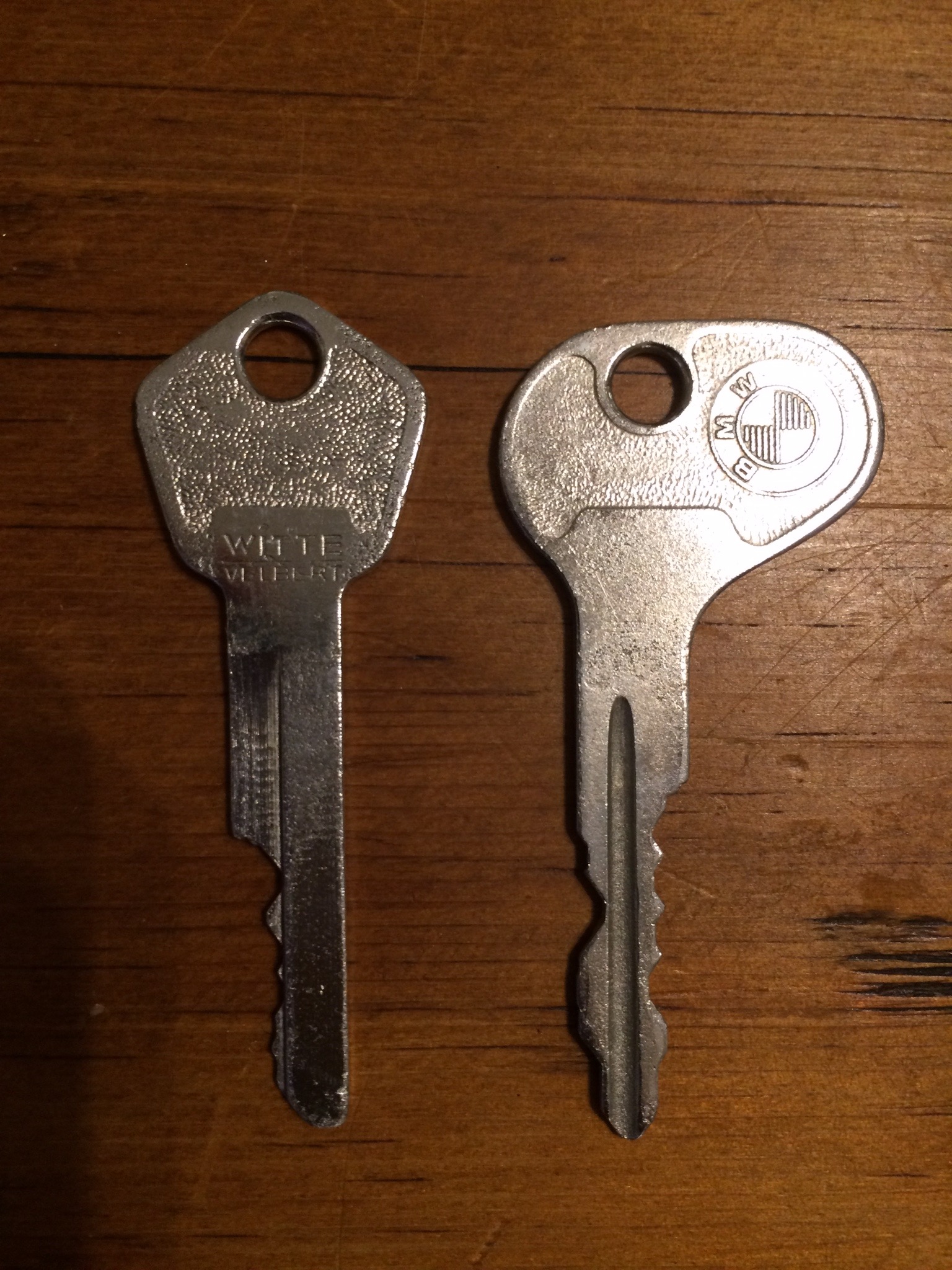 Two trunk key questions |﻿ BMW 2002 and other '02