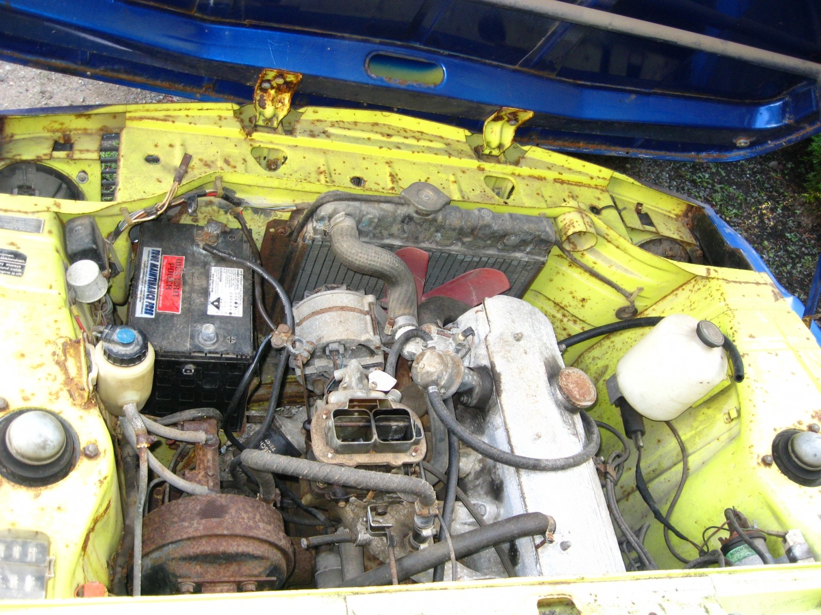 Golf Yellow engine bay - Member's Albums - BMW 2002 FAQ