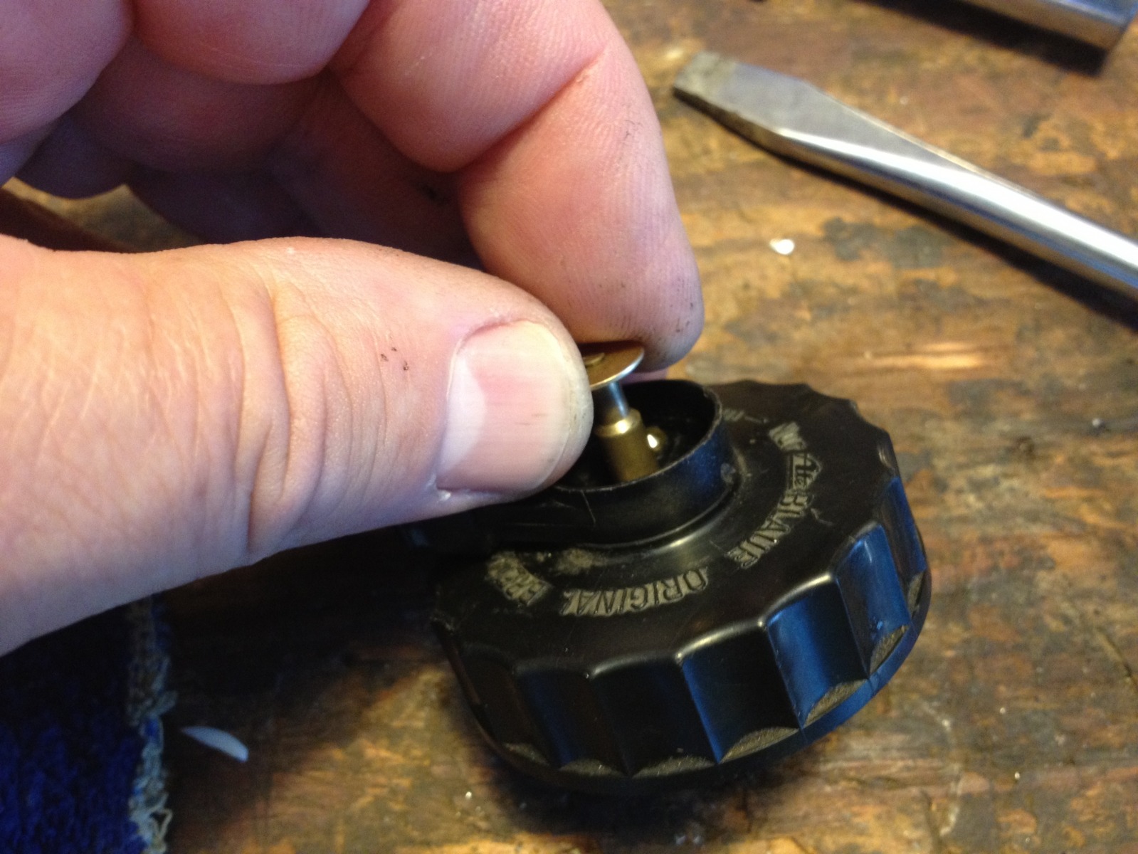 3.taking float switch Out - Member's Albums - BMW 2002 FAQ 3.taking float switch Out - Member's Albums - BMW 2002 FAQ