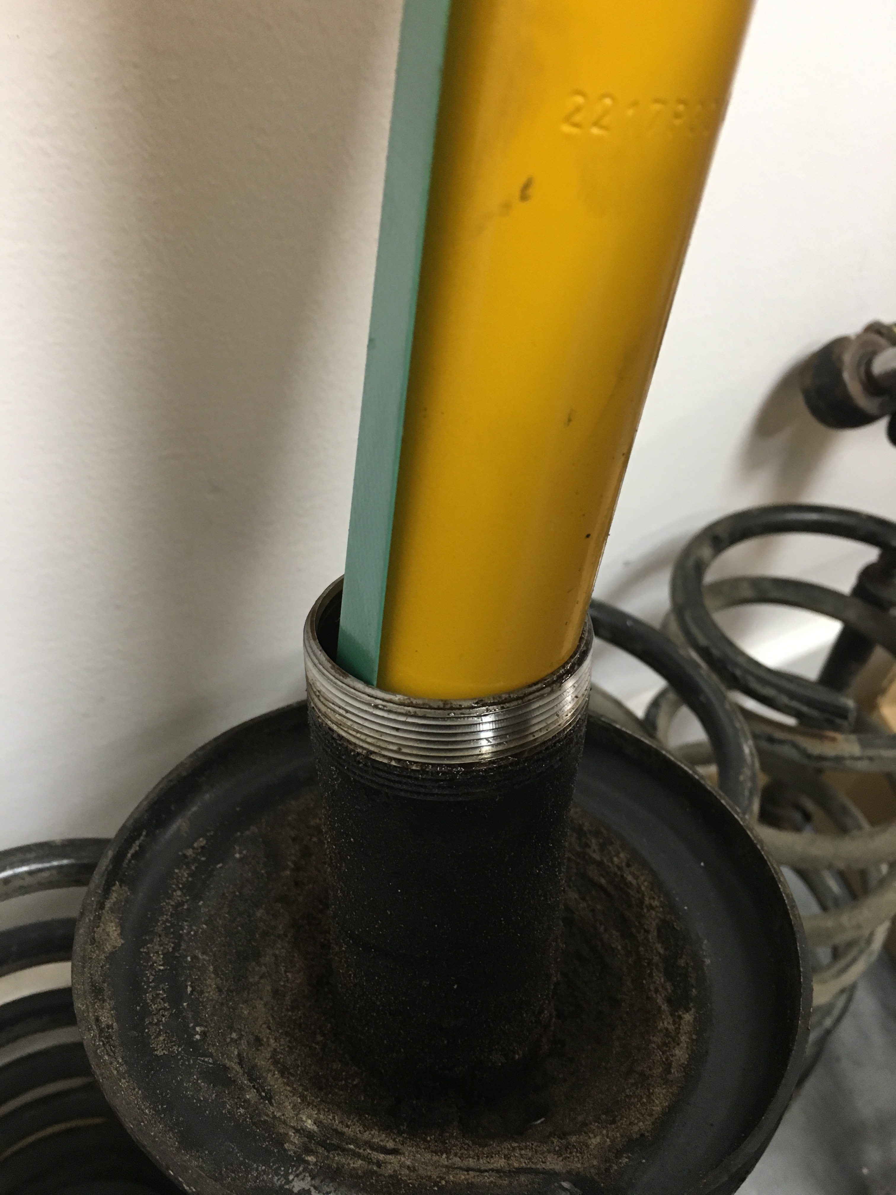 Strut inserts for 1967 oil filled struts ? |﻿ BMW 2002 and other '02