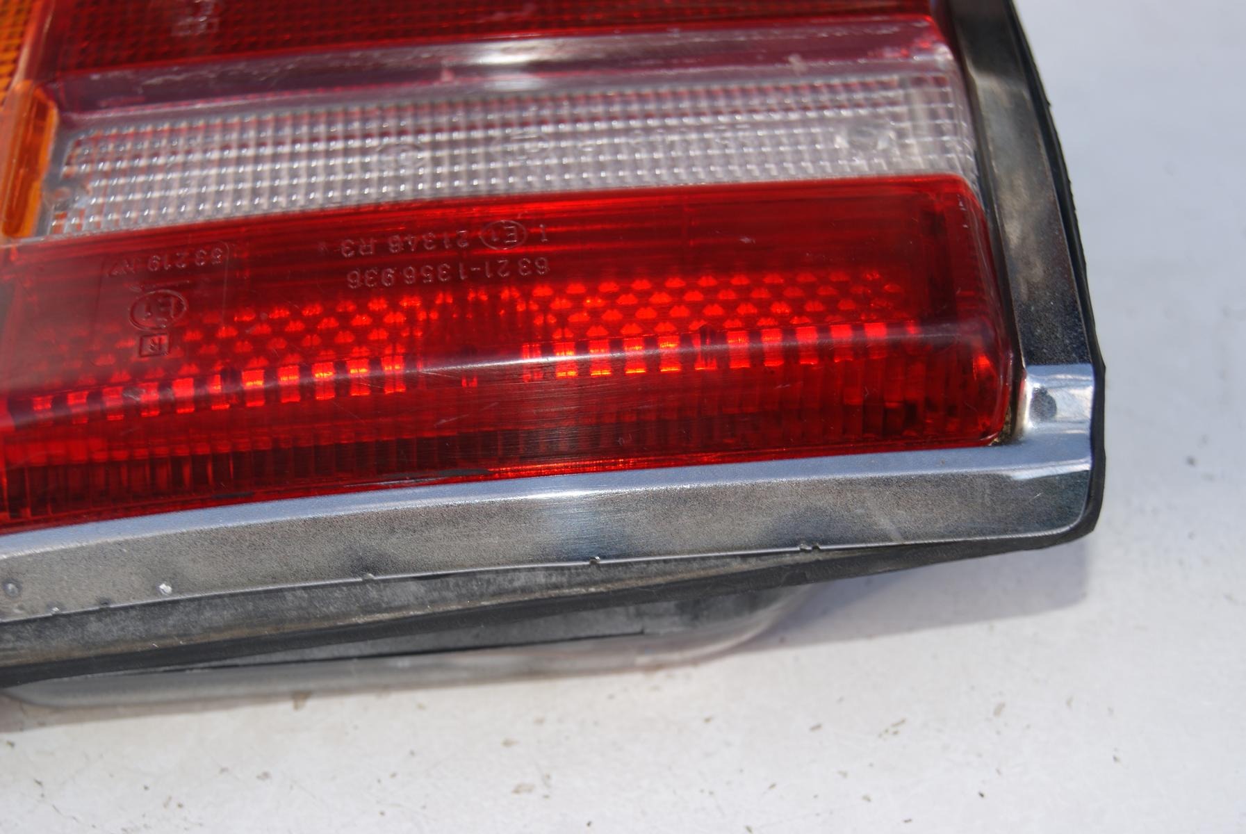 Complete square tail light, right side - Miscellaneous - 2002FAQ