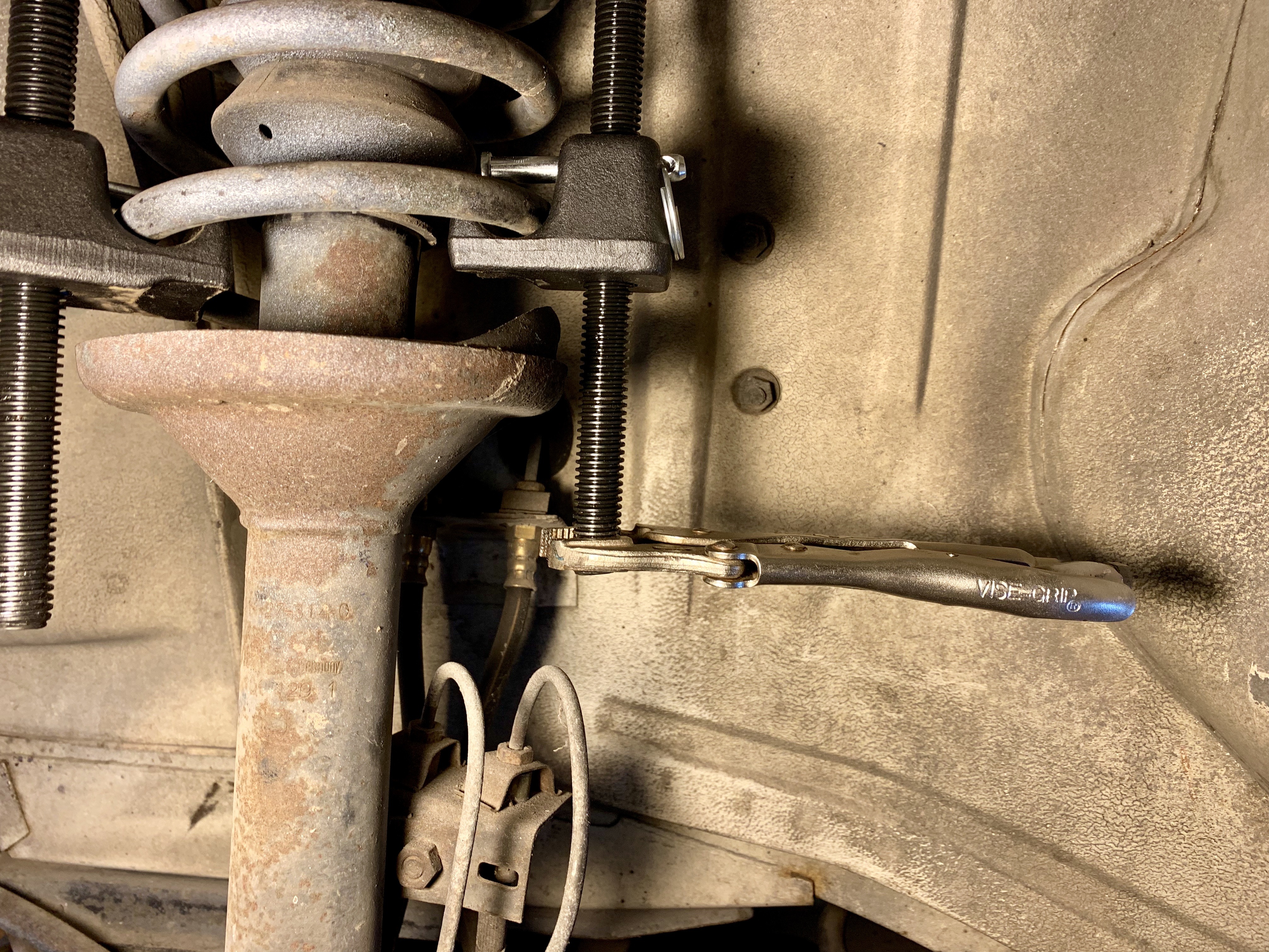 Strut bearing replacement, simplified |﻿ BMW 2002 and other '02