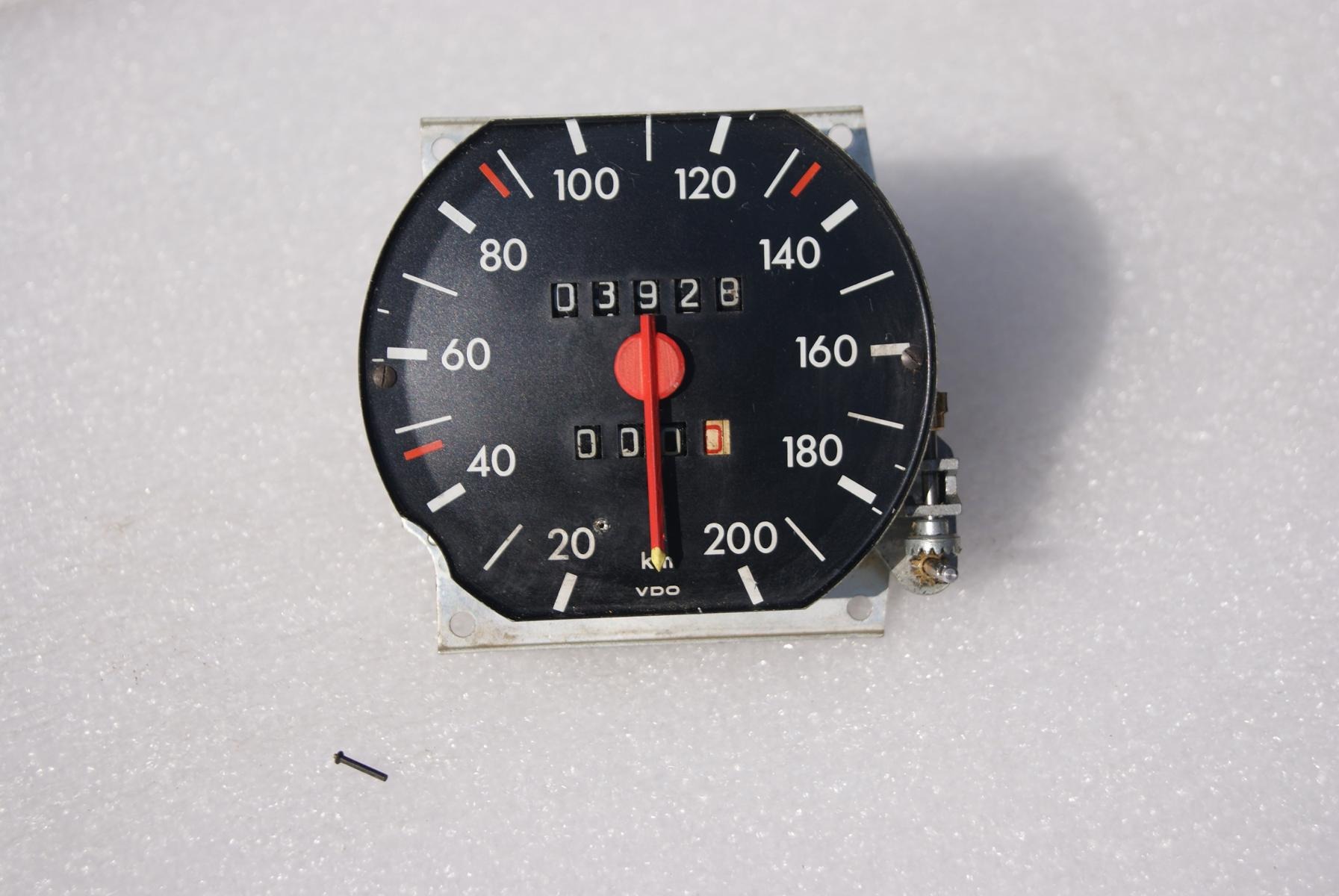 2nd series 200kph speedometer - w/ missing pin |﻿ Miscellaneous