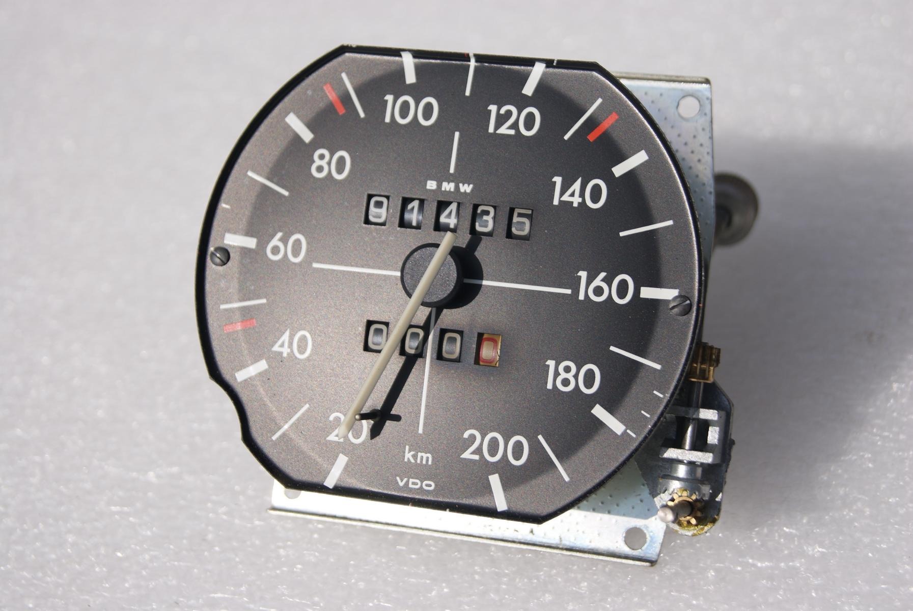 Nice late 200 kph speedometer crosshair-style - Miscellaneous - 2002FAQ