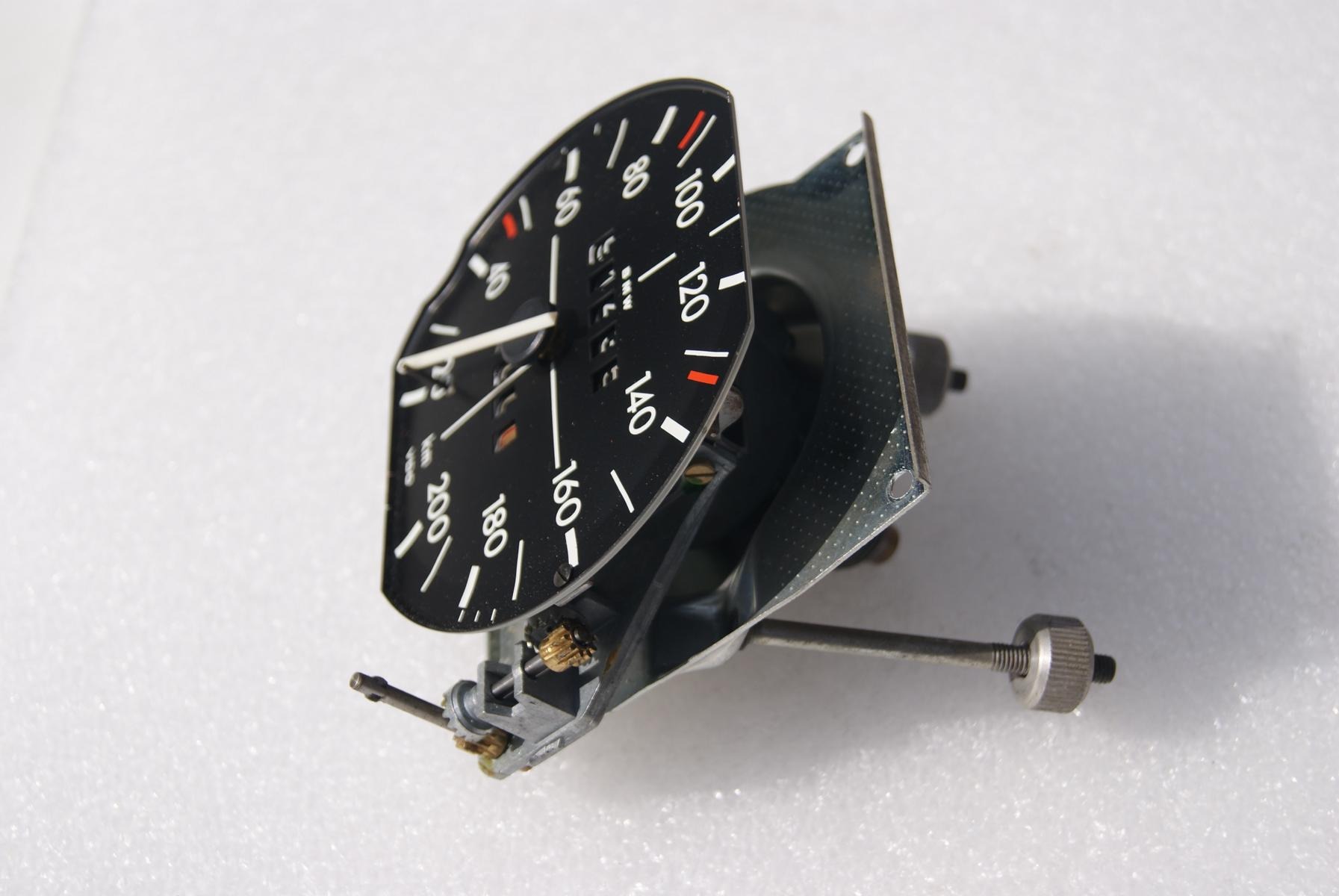 Nice late 200 kph speedometer crosshair-style - Miscellaneous - 2002FAQ