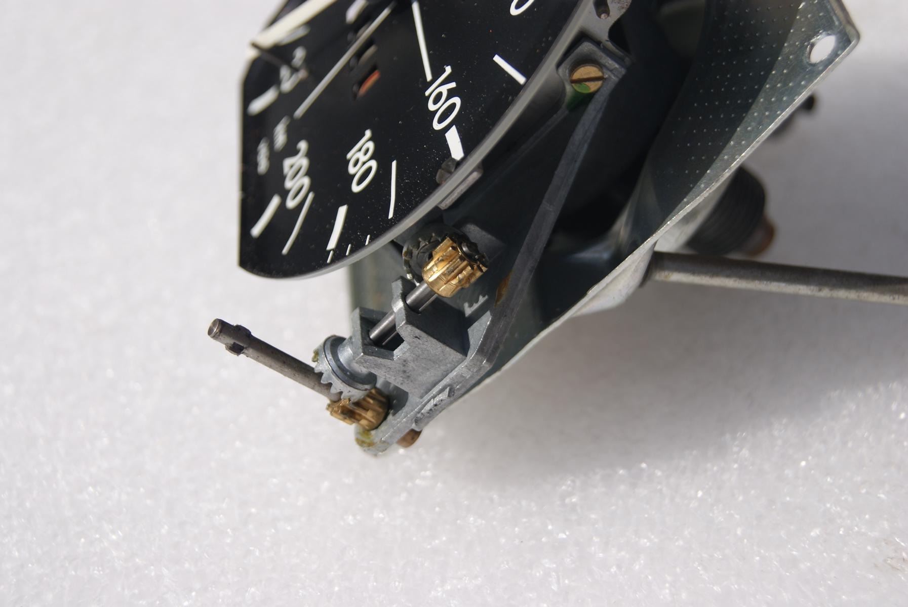Nice late 200 kph speedometer crosshair-style - Miscellaneous - 2002FAQ