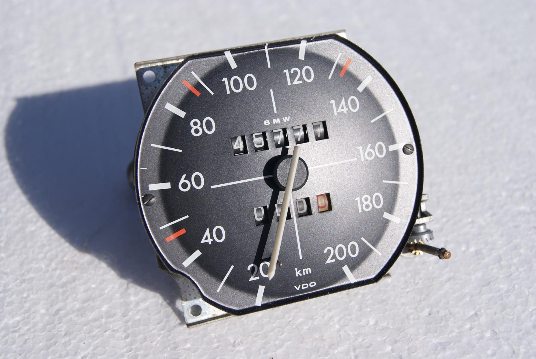 3rd series crosshair style 200 kph speedometer - Miscellaneous - 2002FAQ