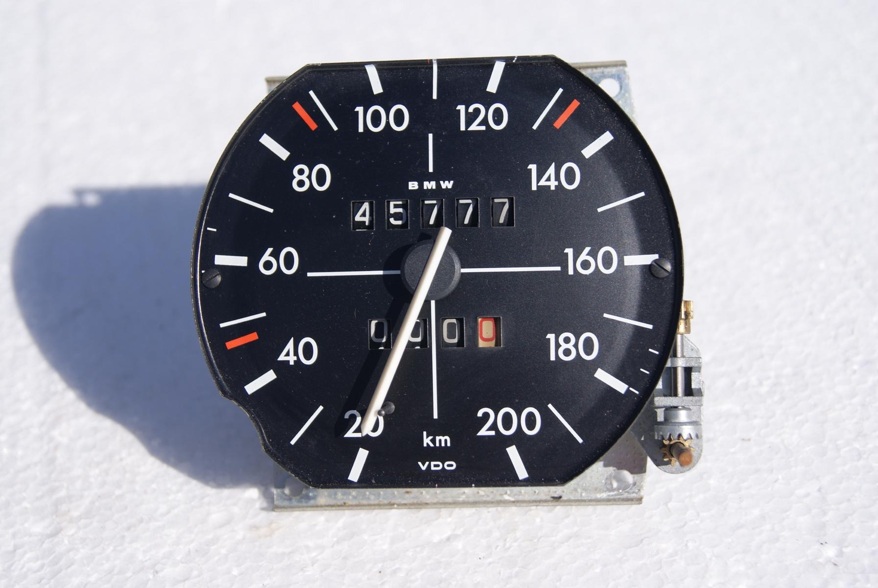 3rd series crosshair style 200 kph speedometer - Miscellaneous - 2002FAQ