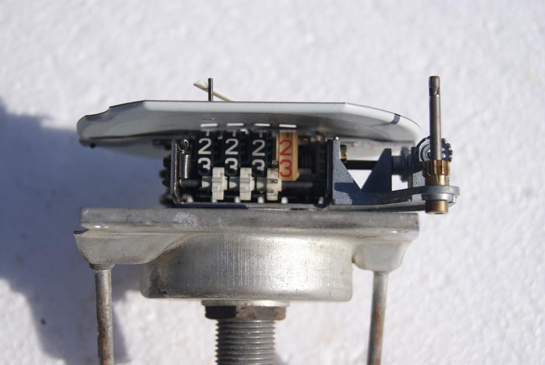 3rd series crosshair style 200 kph speedometer - Miscellaneous - 2002FAQ