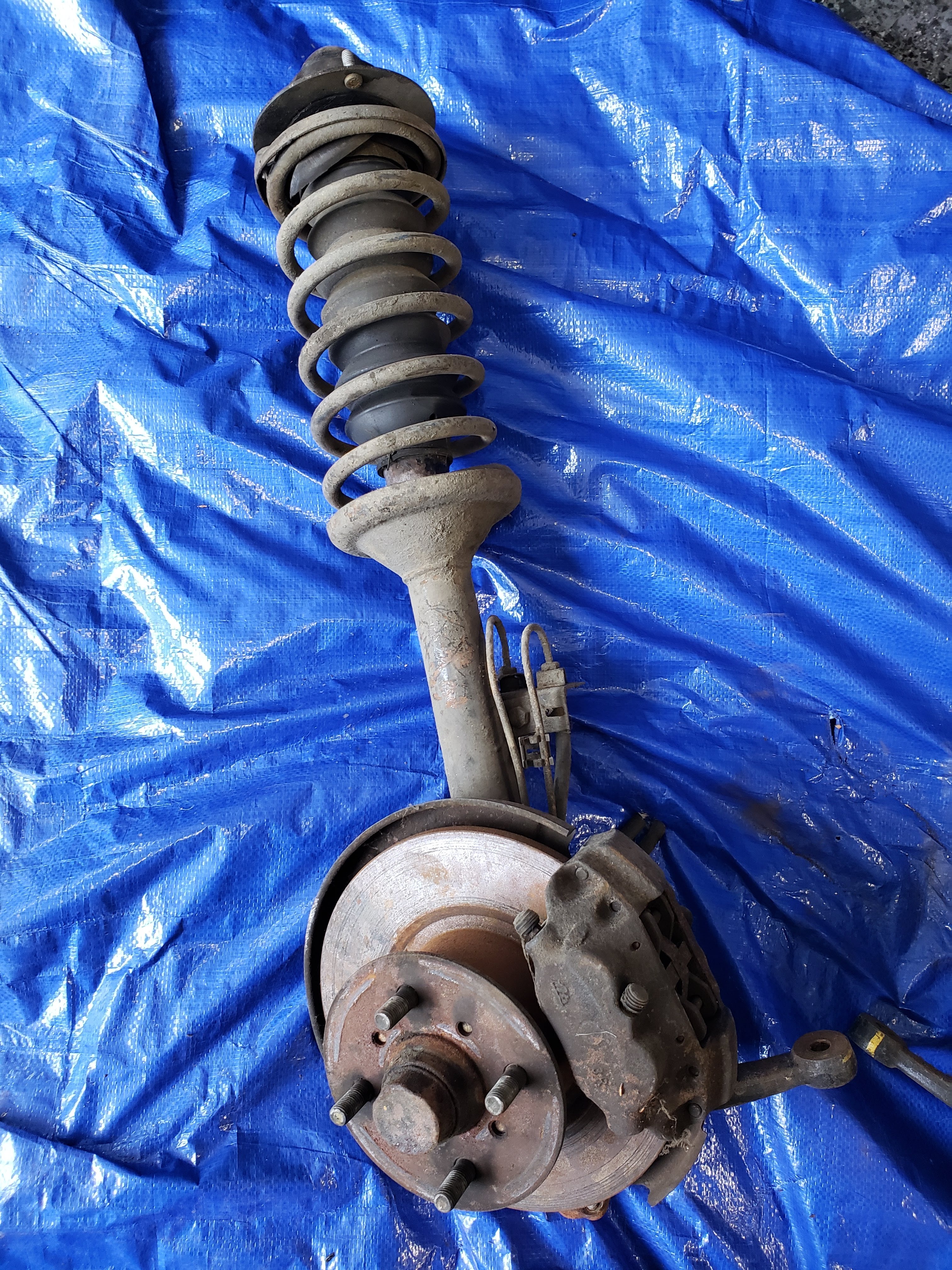 Front strut towers with spindles, hubs and brakes |﻿ Miscellaneous