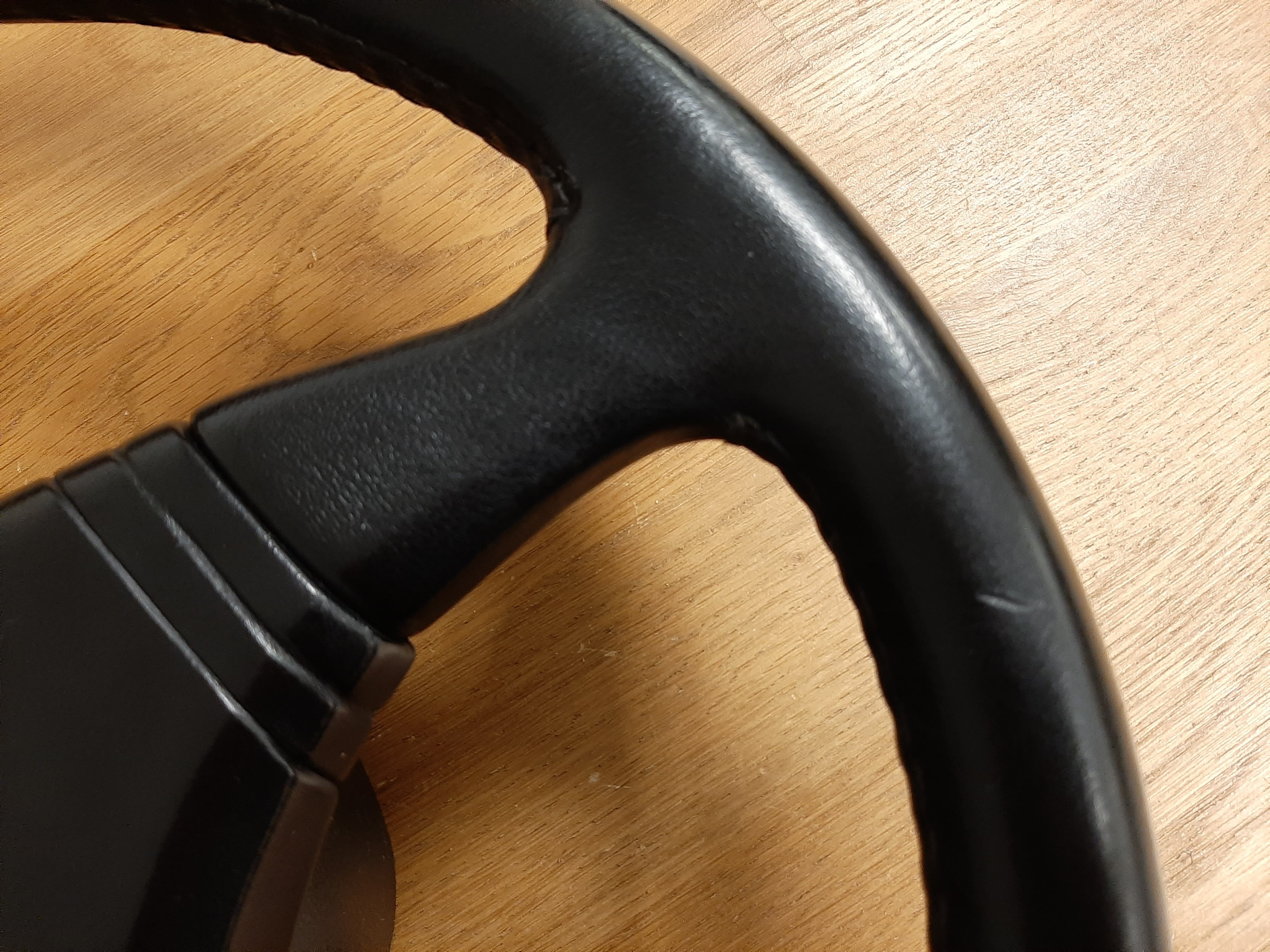 MOMO Cobra 380 mm. - Miscellaneous - 2002FAQ