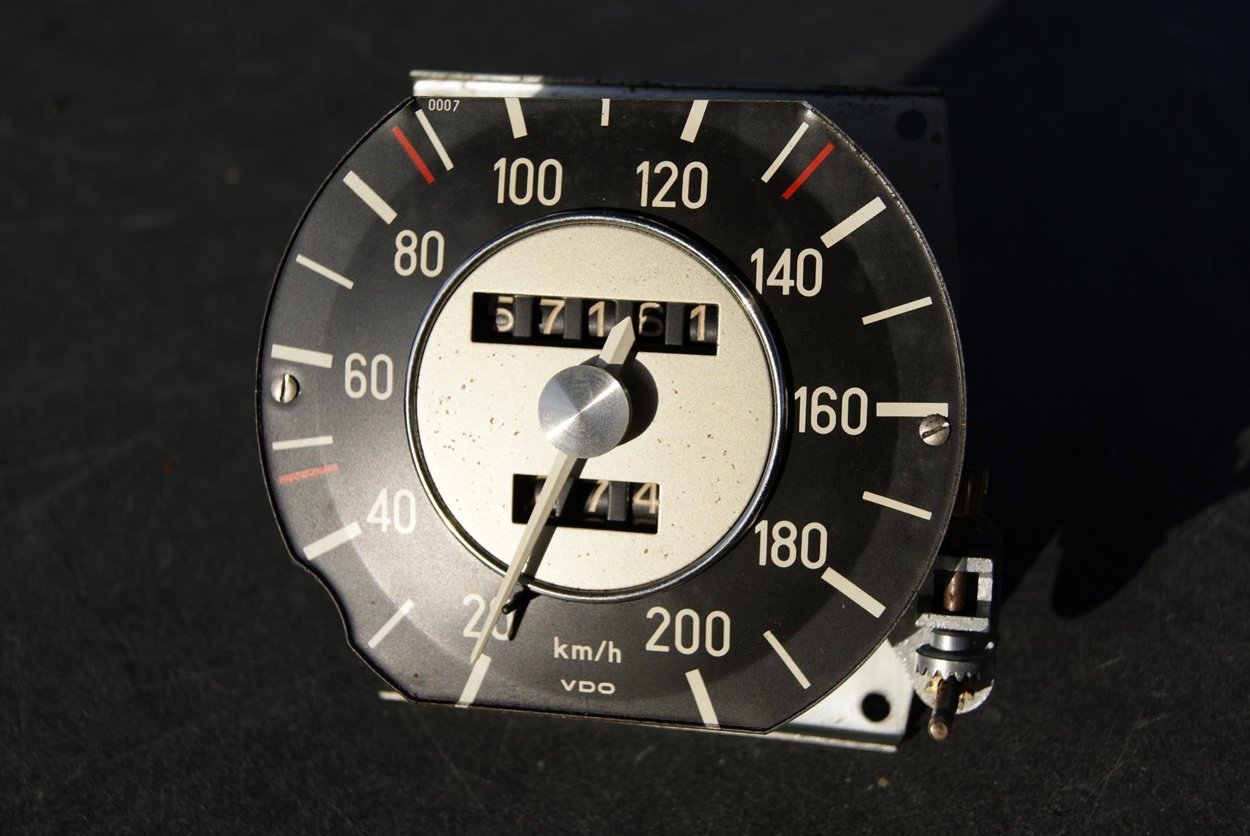 1st series instruments 200 KPH speedometer clock combo gauge ...