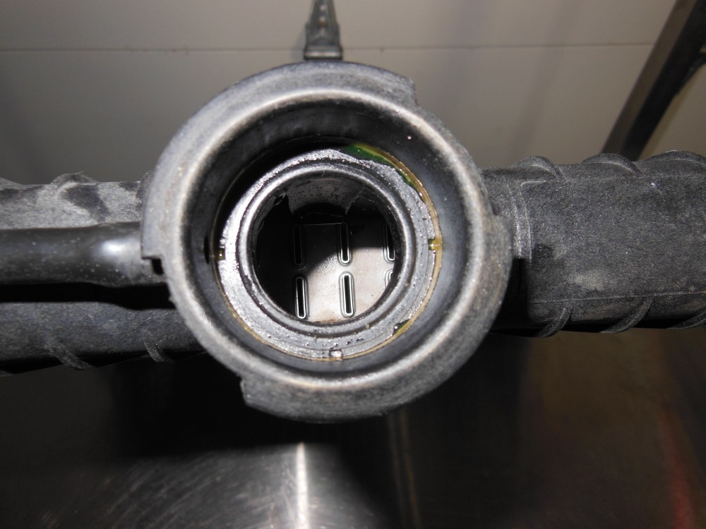 BMW E21 Behr Late Radiator P/N 17111121114 |﻿ Miscellaneous