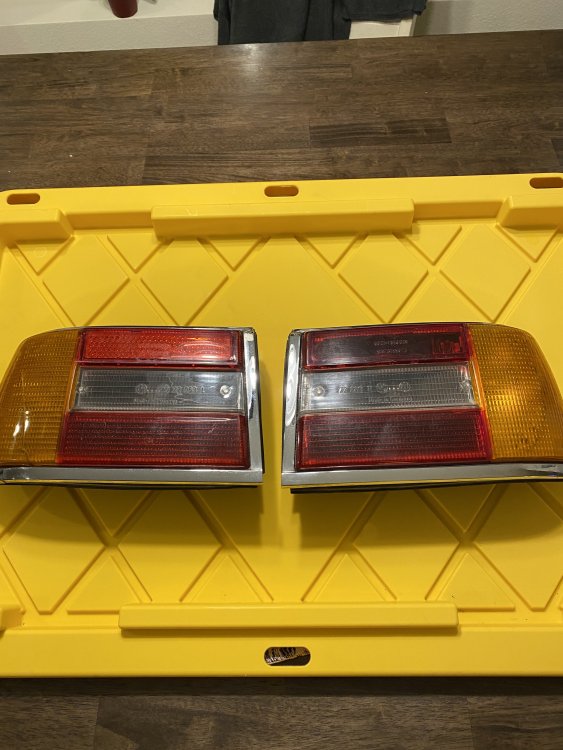 Square rear tail lamp assemblies. - BMW 2002 and Neue Klasse Parts For ...