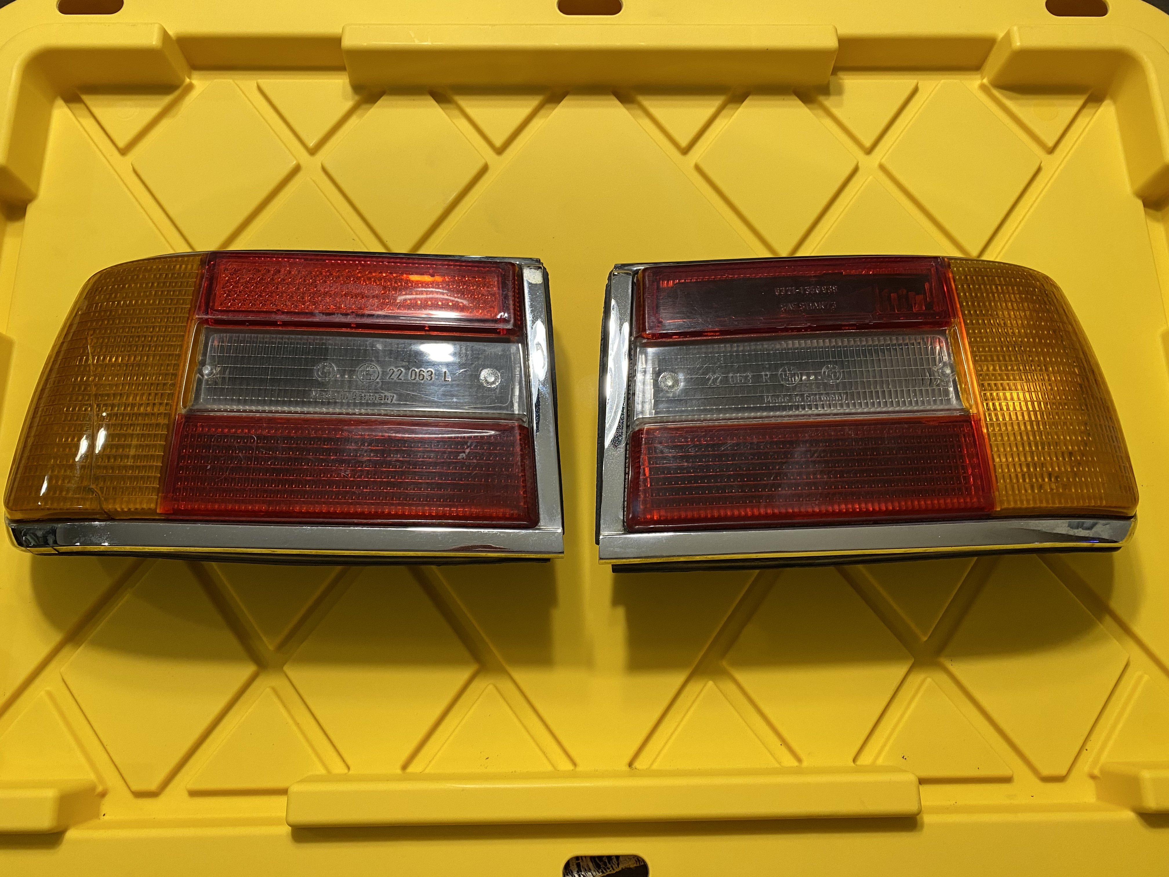 Square rear tail lamp assemblies. - BMW 2002 and Neue Klasse Parts For ...