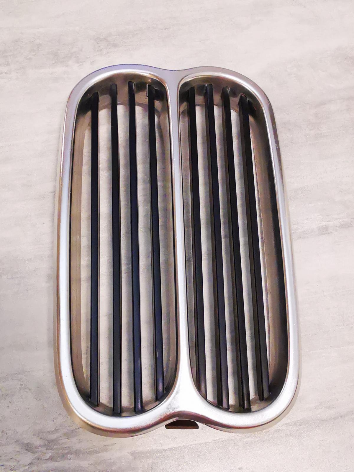 SOLD Nice early kidney grill till 1973 # 51131801577 |﻿ Miscellaneous