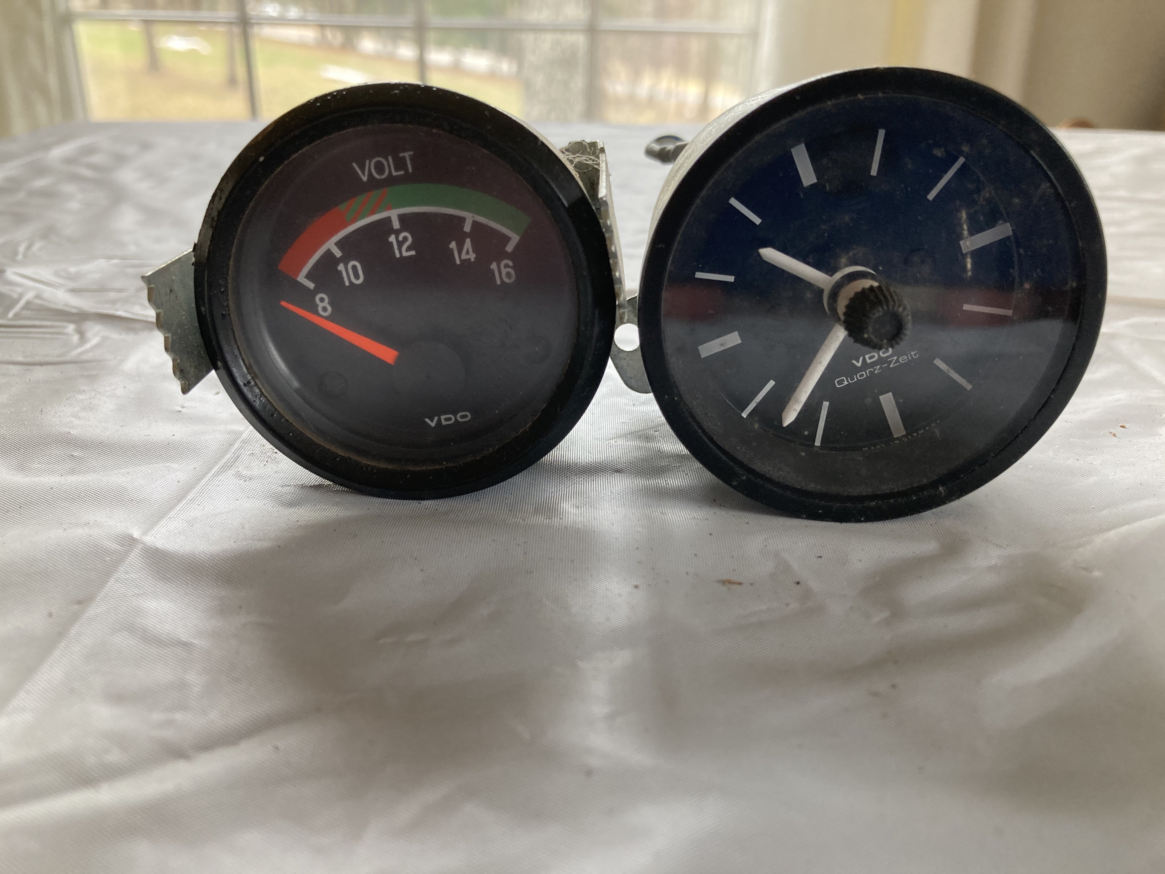 VDO Volt Meter and Quartz Clock - Miscellaneous - 2002FAQ