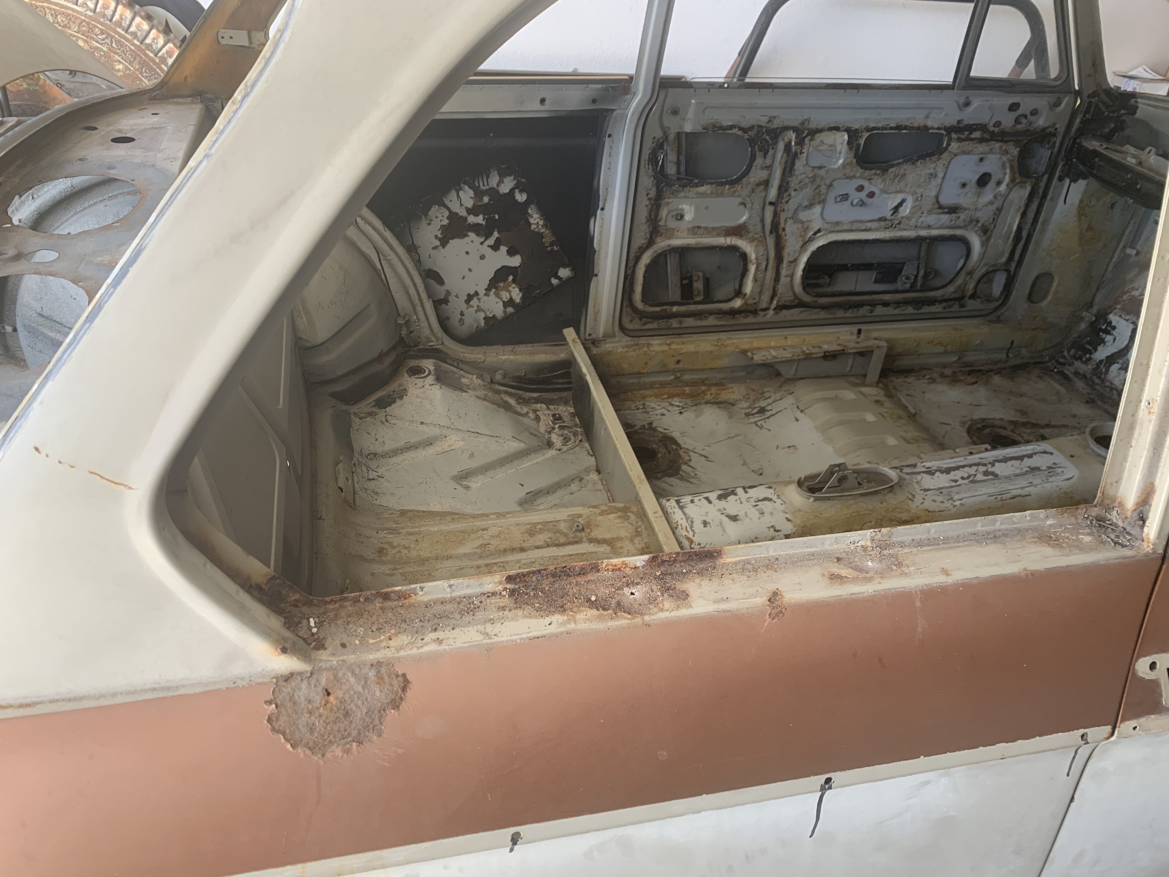 Rust below rear side windows |﻿ BMW 2002 and other '02