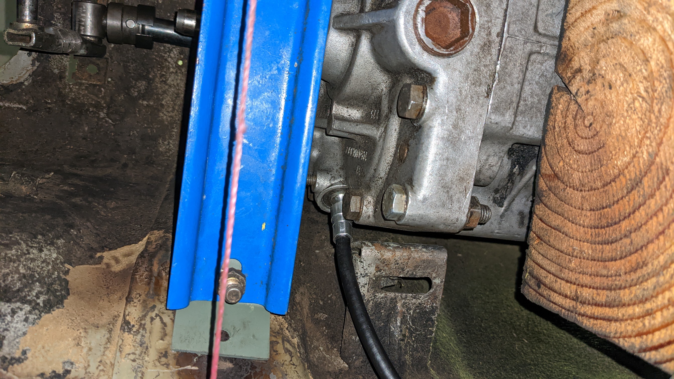 5-speed-swap-speedometer-cable-impeded-by-4-speed-mounts-bmw-2002