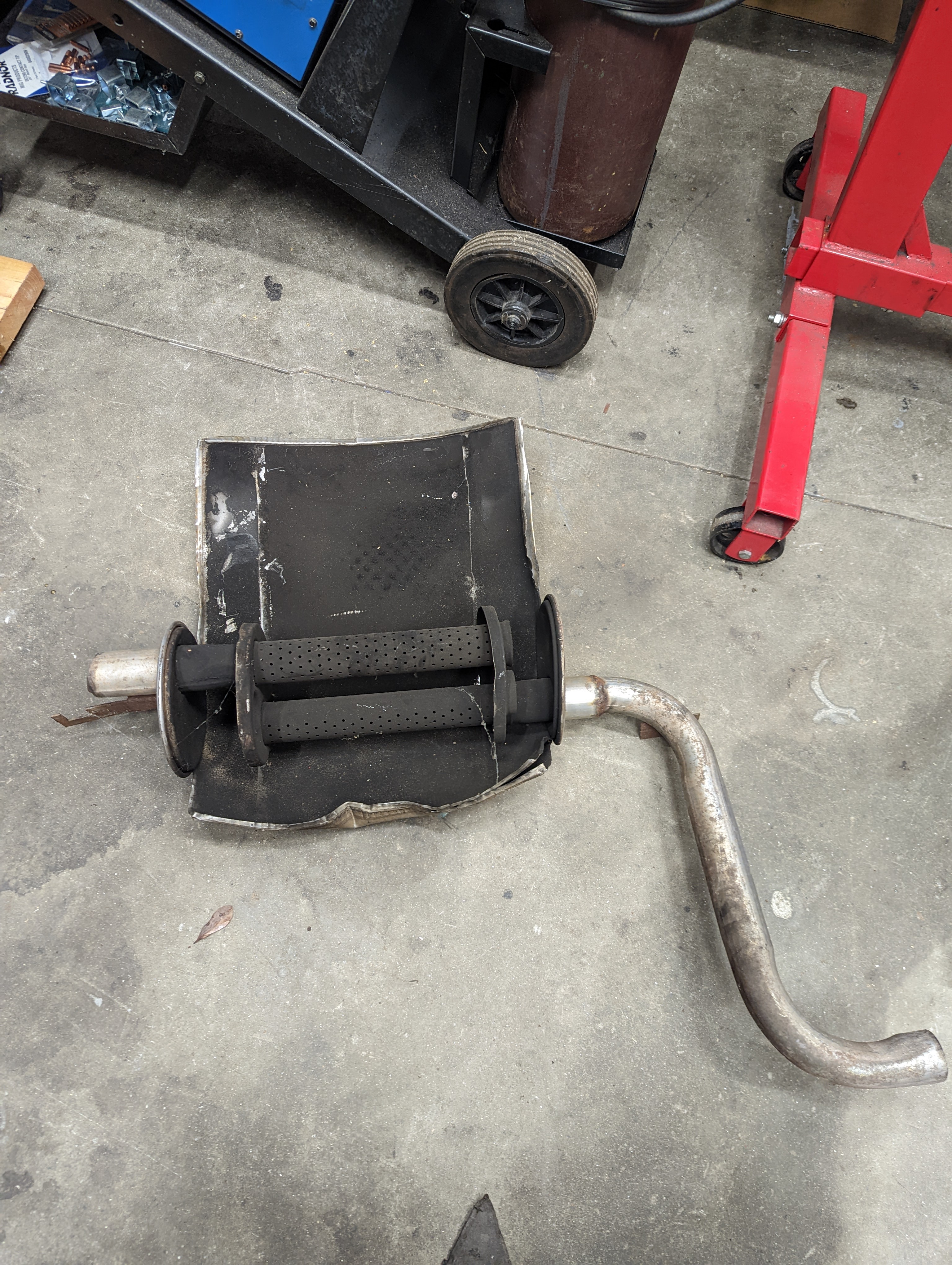 The Great Muffler Explosion of 2017 |﻿ BMW 2002 and other '02