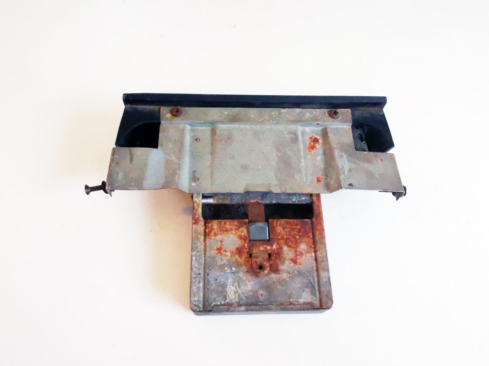 Price drop Ashtray, l-equipment, w/ hazard sw, reduced |﻿ Body and Interior