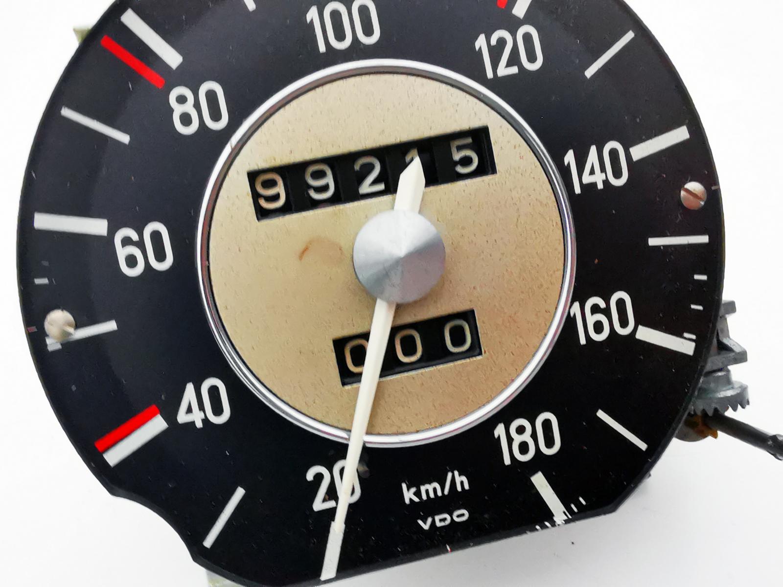 Early series 180 km/h tachometer, silver dollar - Miscellaneous - 2002FAQ