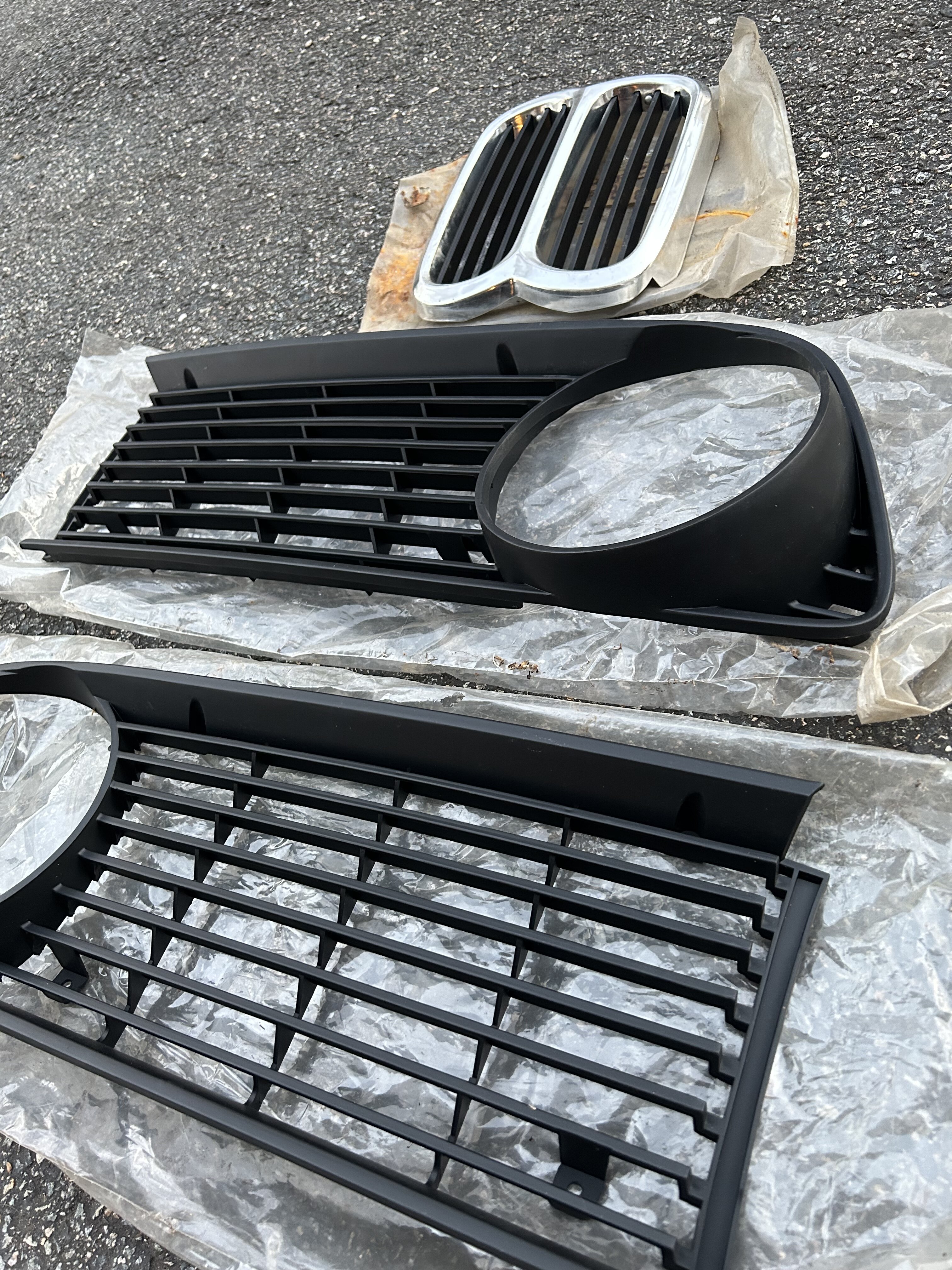 New never installed late model grills - Miscellaneous - 2002FAQ