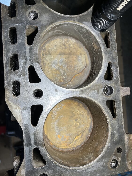 Rusted Piston Removal |﻿ BMW 2002 and other '02