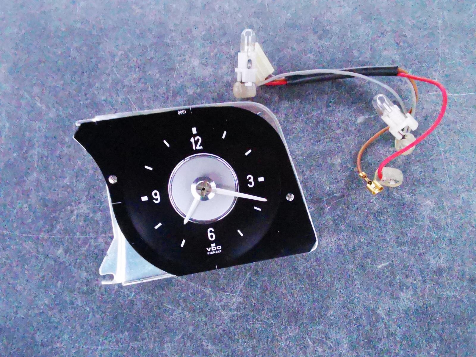 Nice early series silver dollar dash clock 12V mint cond ...
