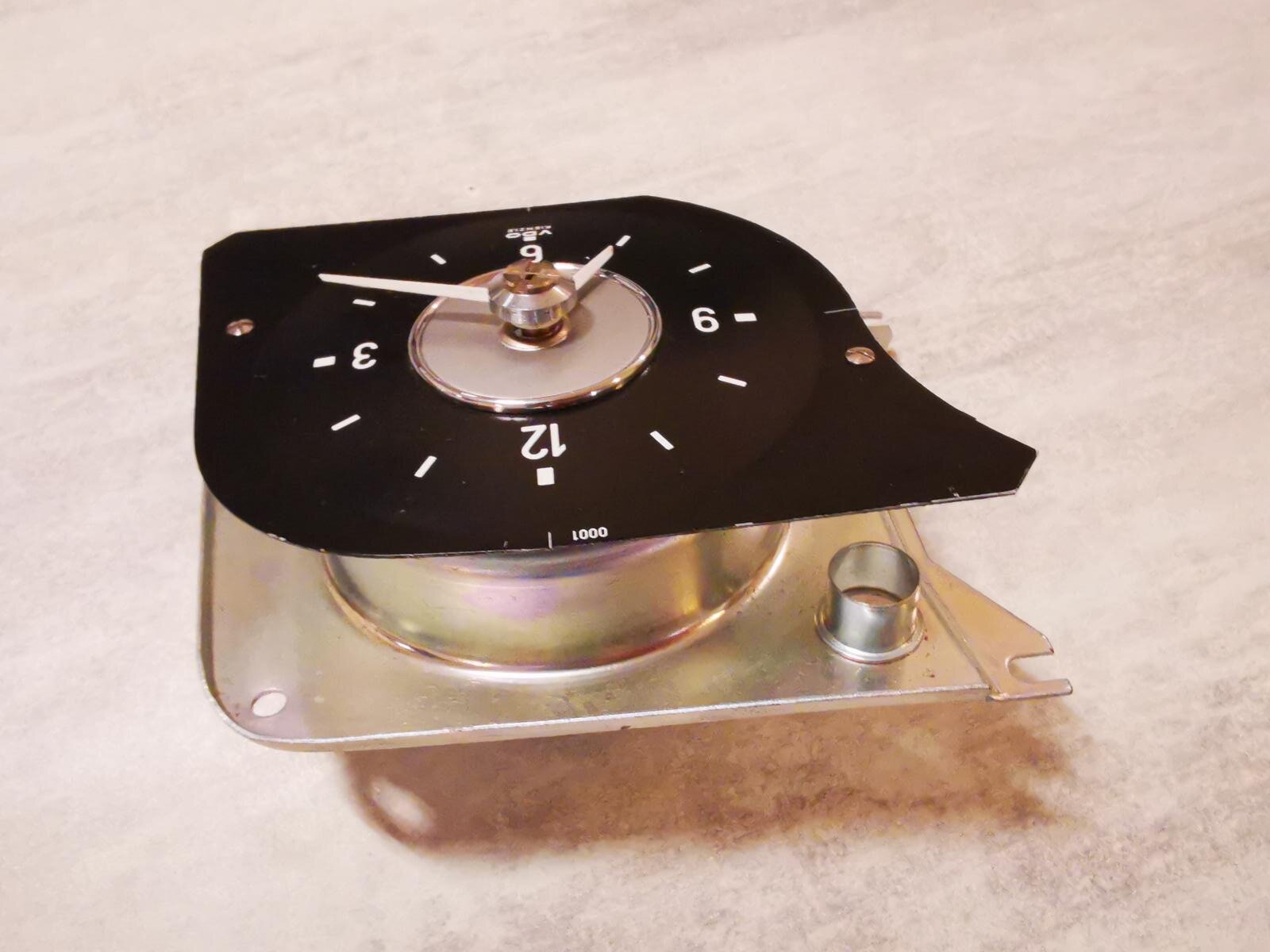 Nice early series silver dollar dash clock 12V mint cond ...