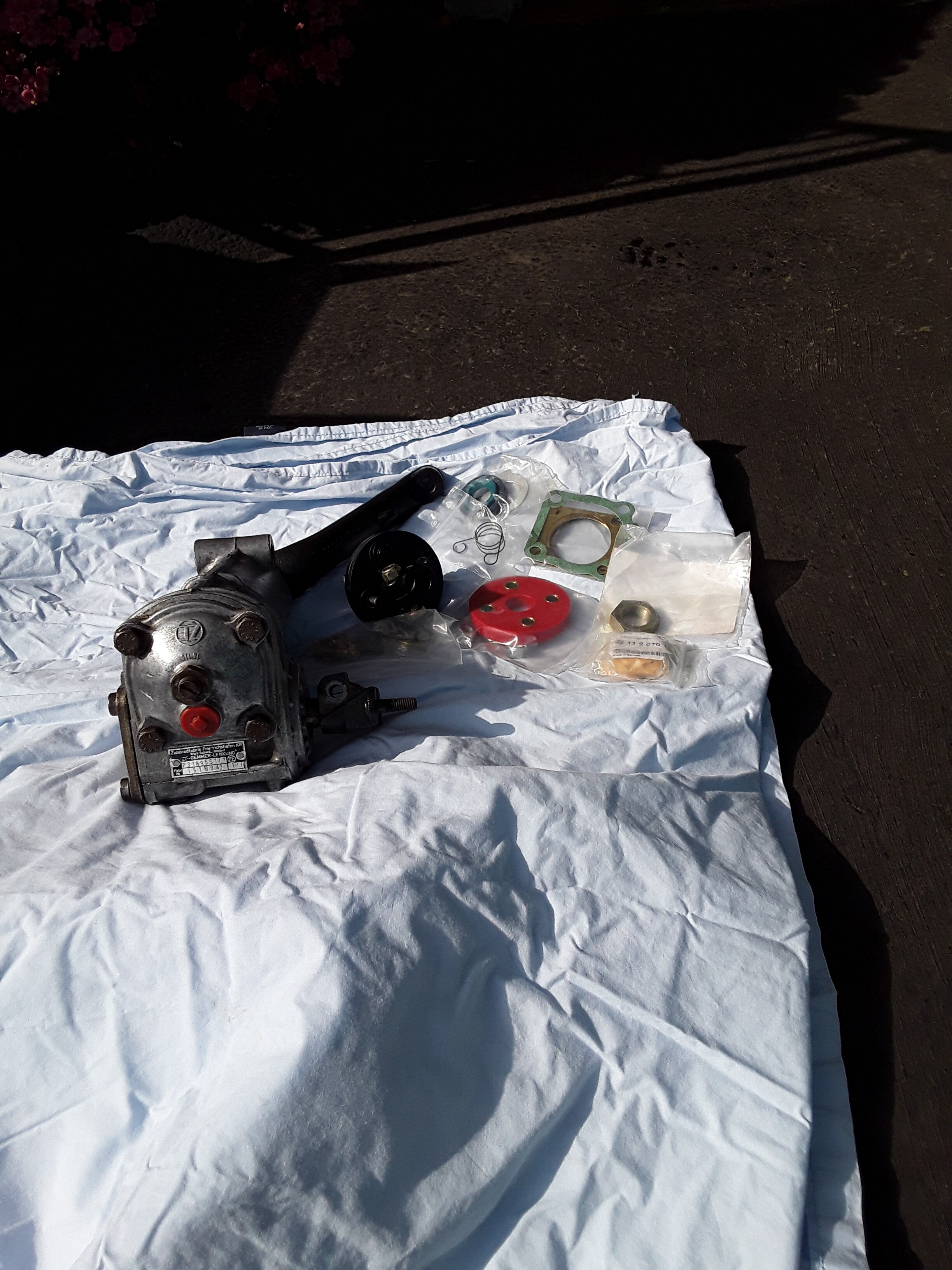 Nice steering box and rebuild kit with NLA bearings |﻿ Miscellaneous