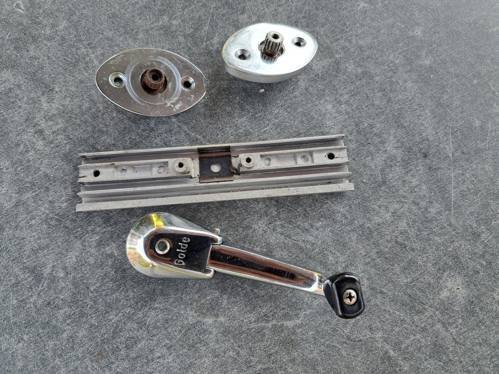 Golde, manual sunroof parts, crank, gears - Body and Interior - 2002FAQ