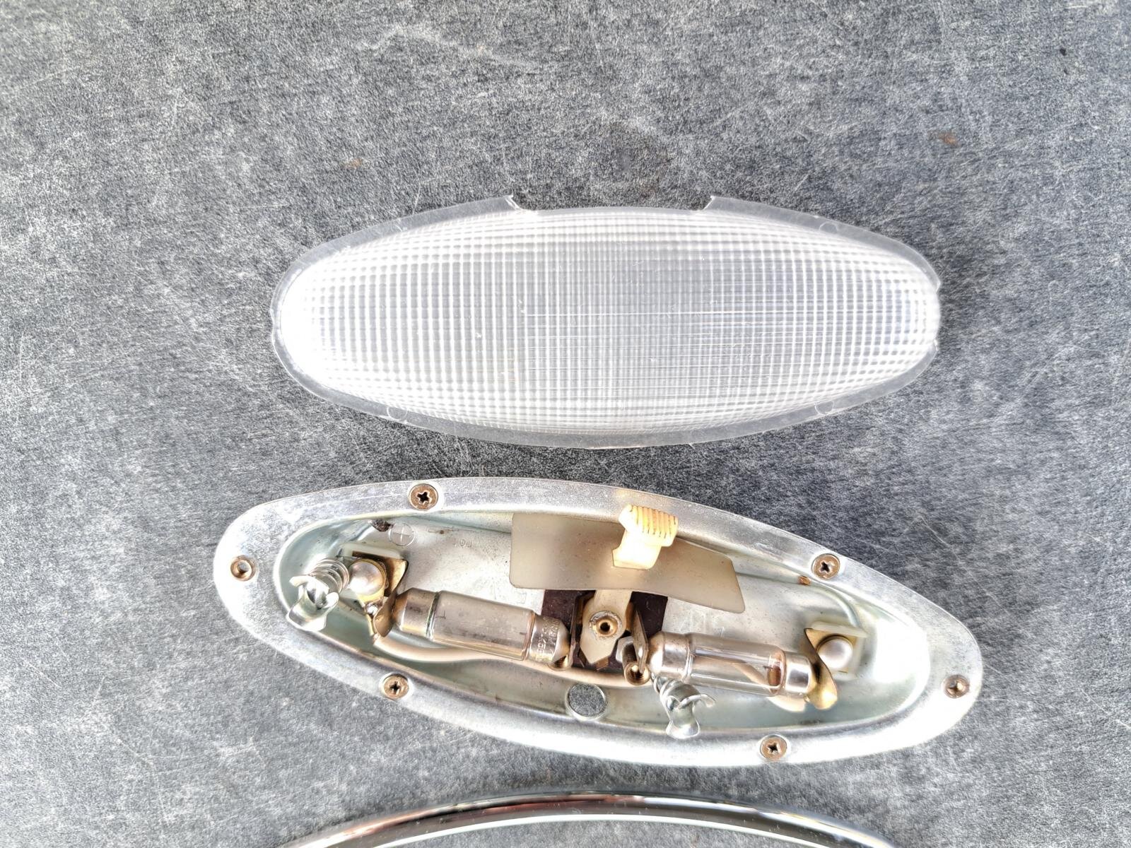 Dome light w/ mounting frame |﻿ Body and Interior