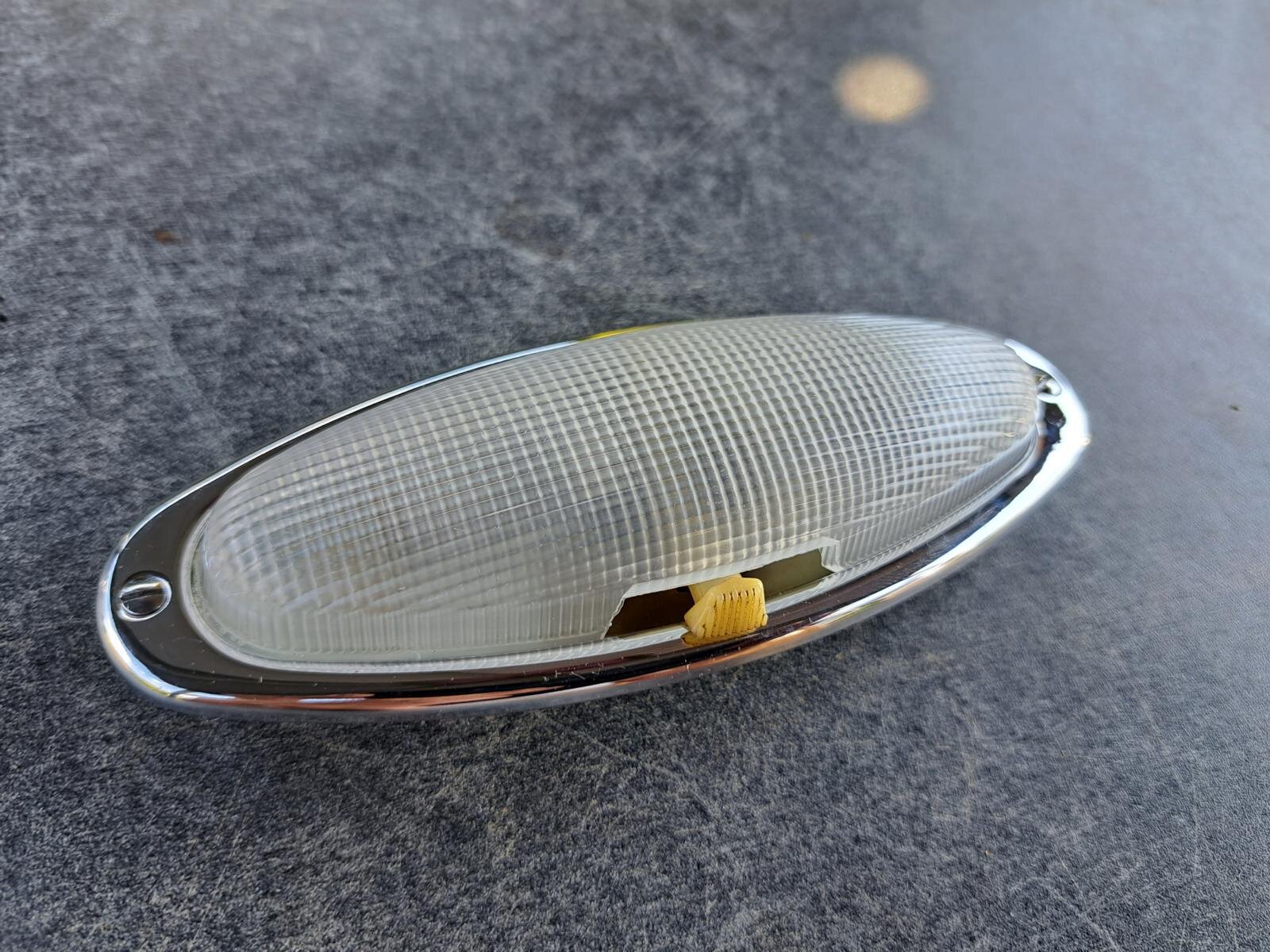 Dome light w/ mounting frame |﻿ Body and Interior