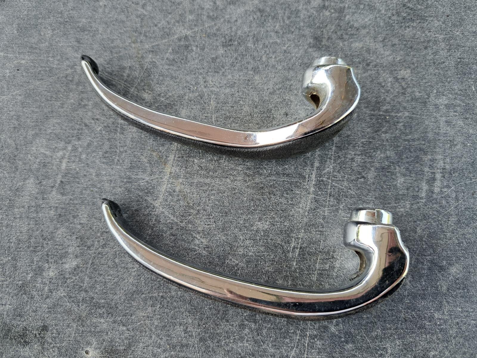 Interior door handle left + right - Body and Interior - 2002FAQ