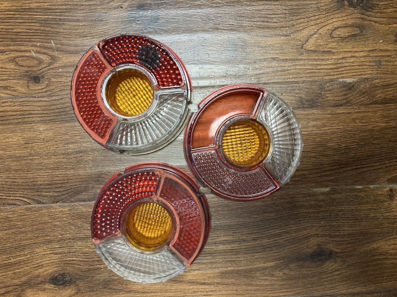 Round tail lamp lenses, Sunroof deflector & rear wheel arch ...