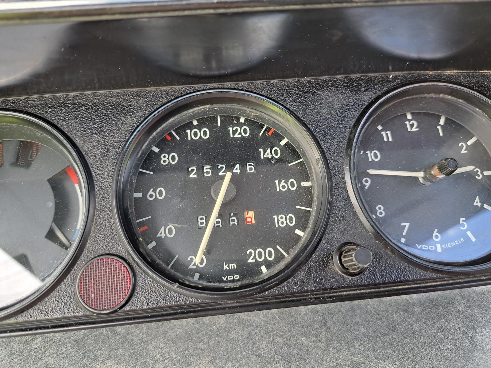 Nice 2nd series euro instrument cluster, 200 km/h kph |﻿ Body and Interior