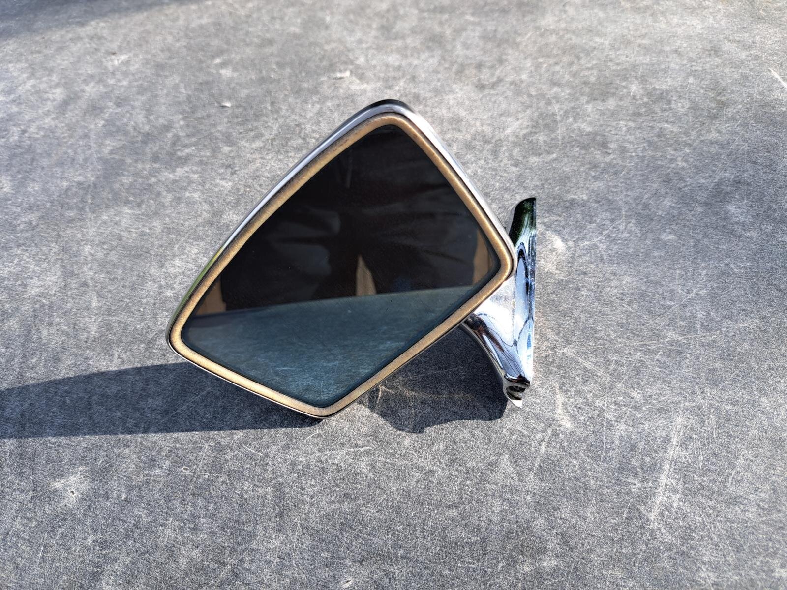 Trapezoid mirror left - Body and Interior - 2002FAQ
