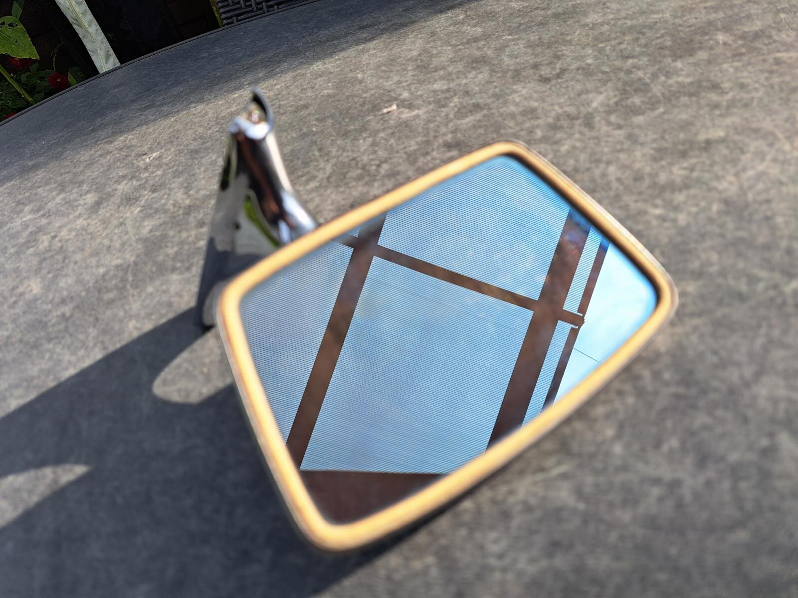 Trapezoid mirror left - Body and Interior - 2002FAQ