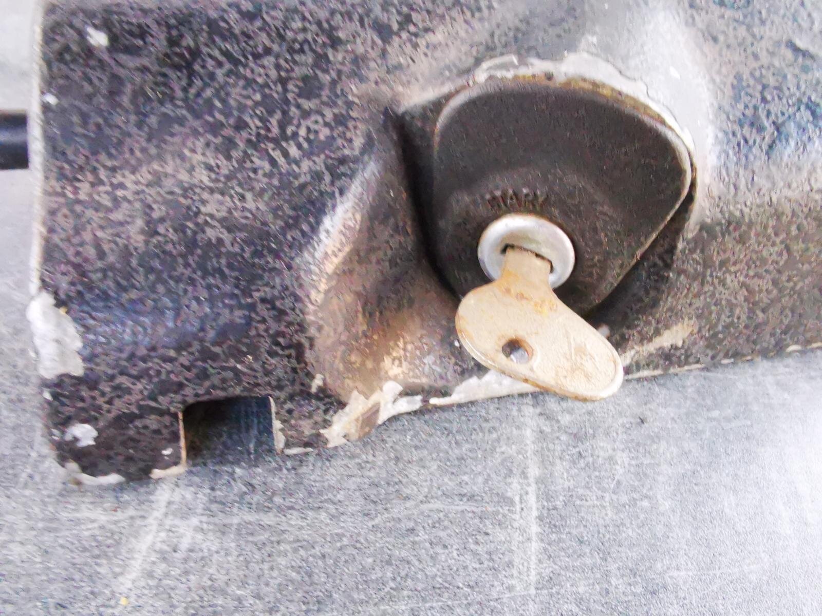 Neue Klasse steering lock with Huf key and ignition switch |﻿ Body and ...