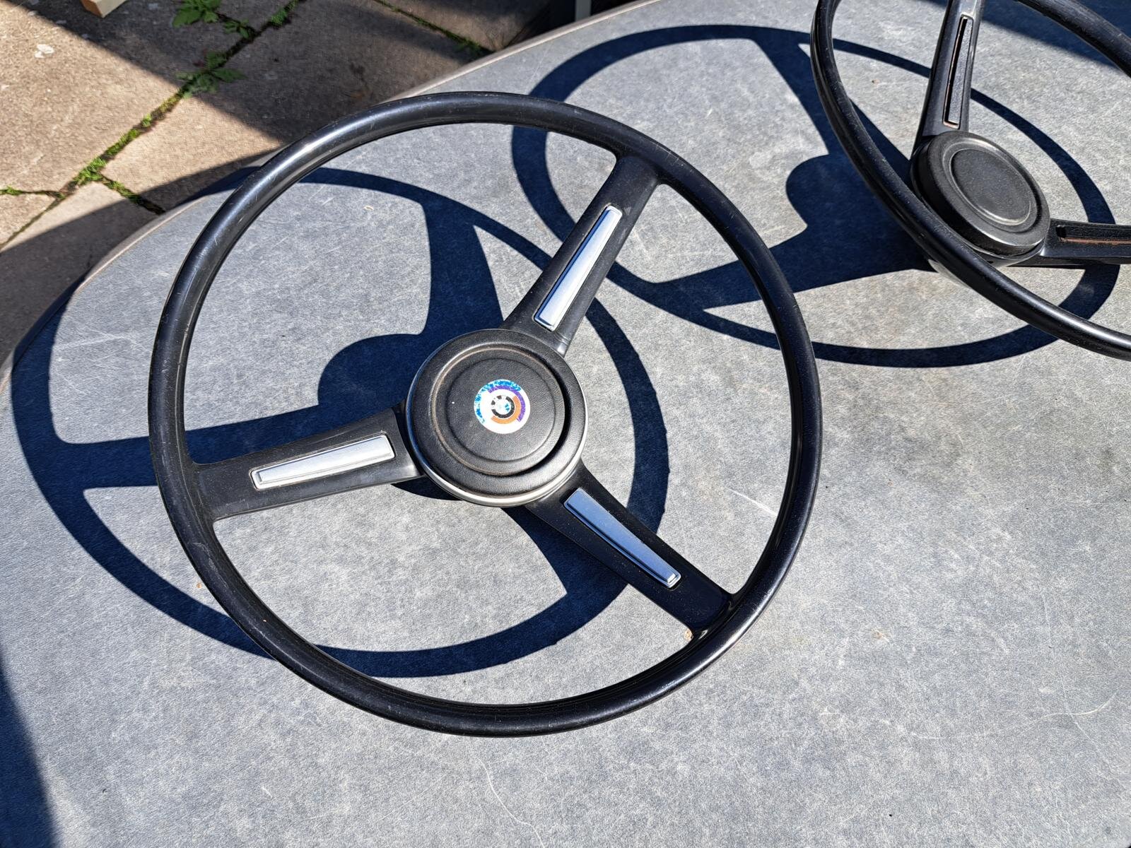 2 Steering wheels |﻿ Body and Interior