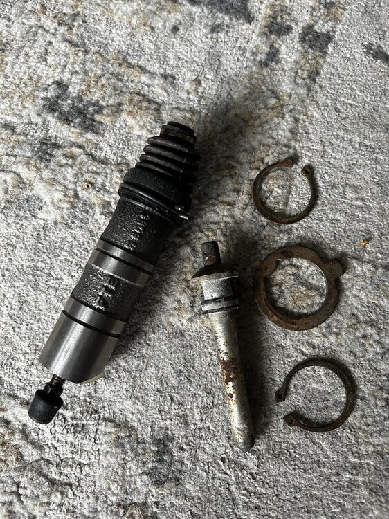 NOS FTE 4-Speed Clutch Slave Cylinder - Engine and Drivetrain - 2002FAQ