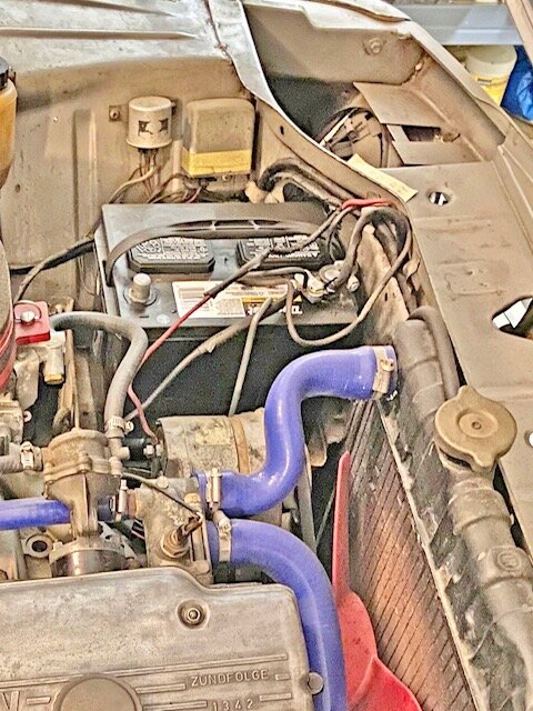Battery Positive Connection = how the extra 4 wires connect - BMW 2002 ...